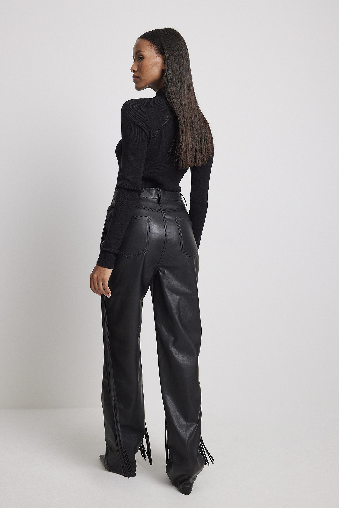 PU-Hose mit Fransendetails Schwarz | na-kd.com
