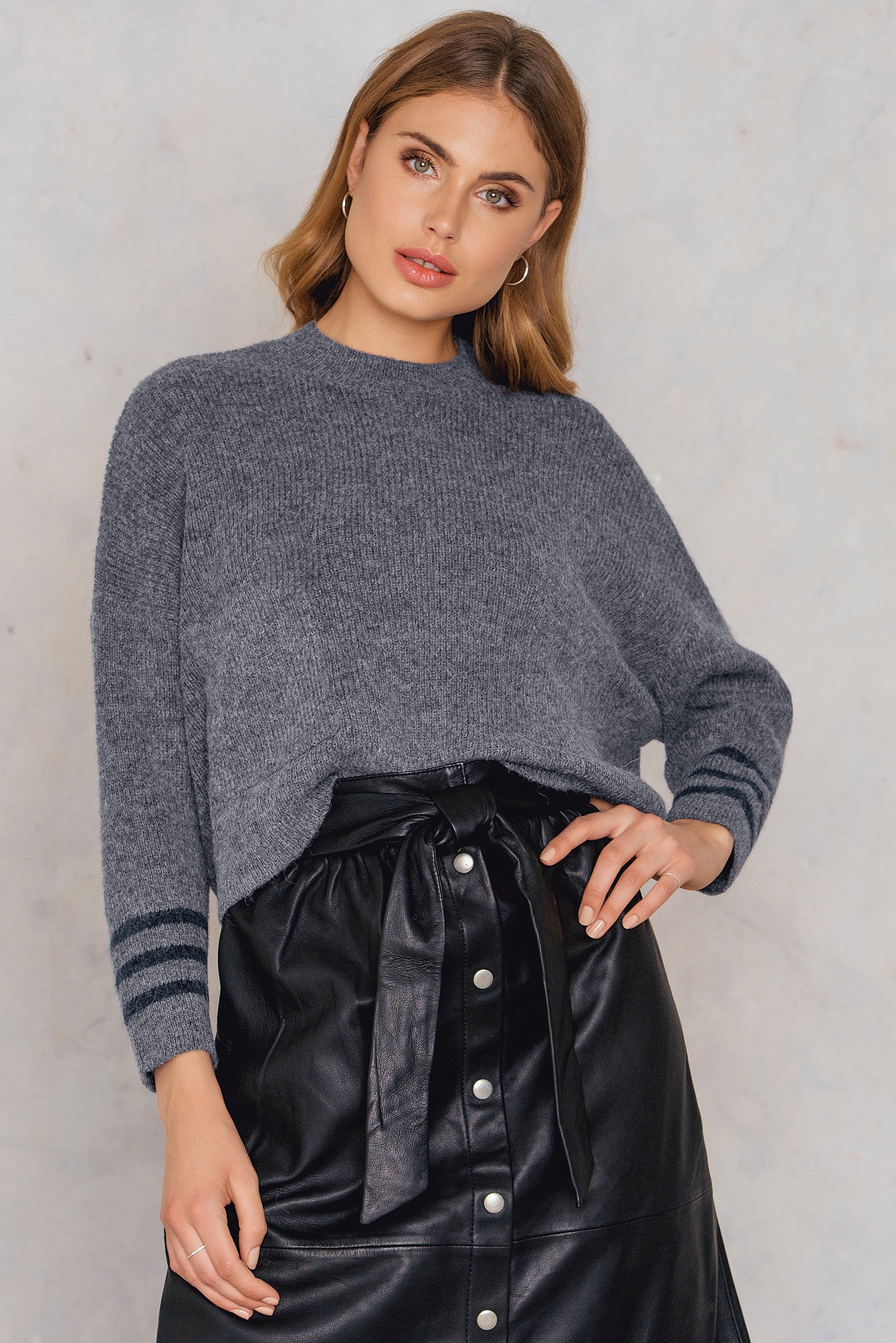 Front Pockets Knitted Sweater Grey | NA-KD