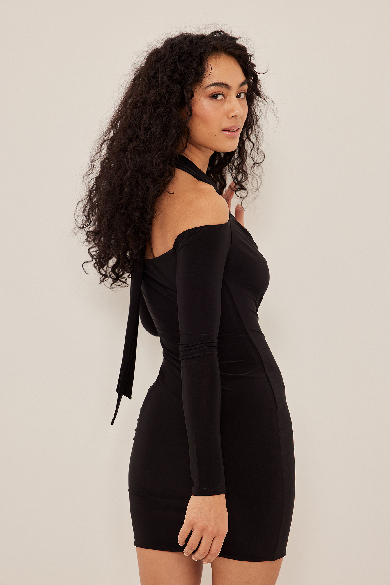 Neckholder-Minikleid Schwarz | na-kd.com