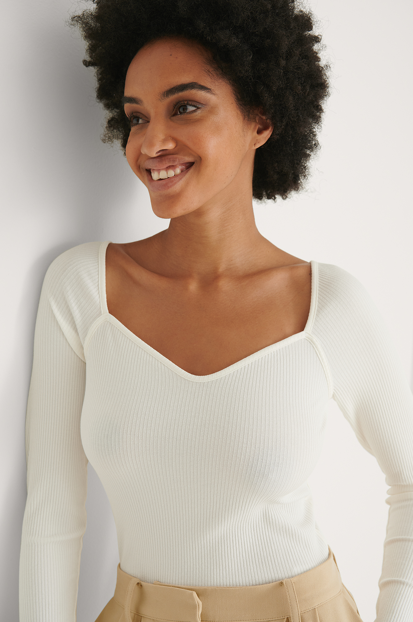 Heart Neckline Ribbed Top Offwhite | NA-KD