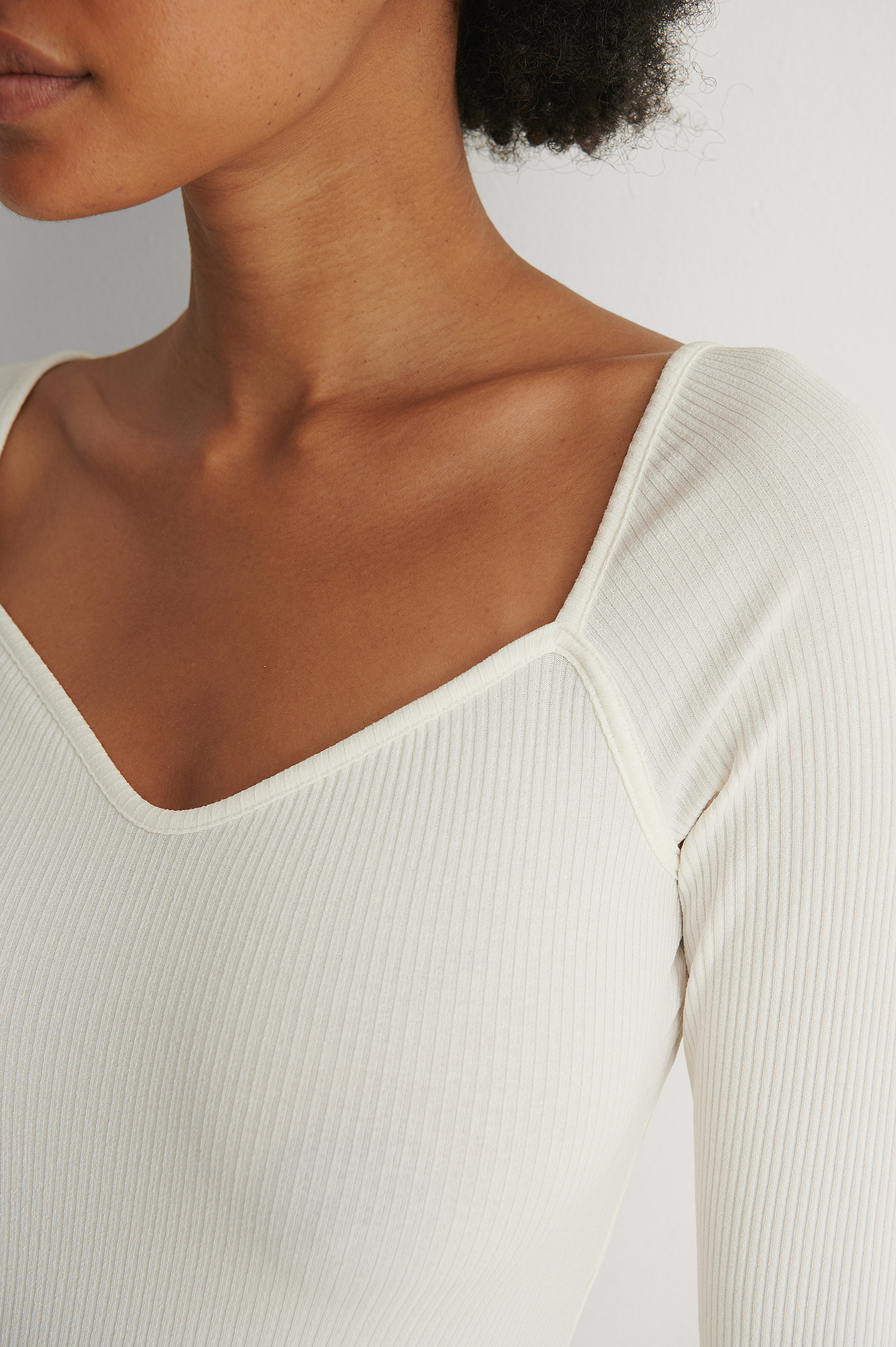Heart Neckline Ribbed Top Offwhite | na-kd.com