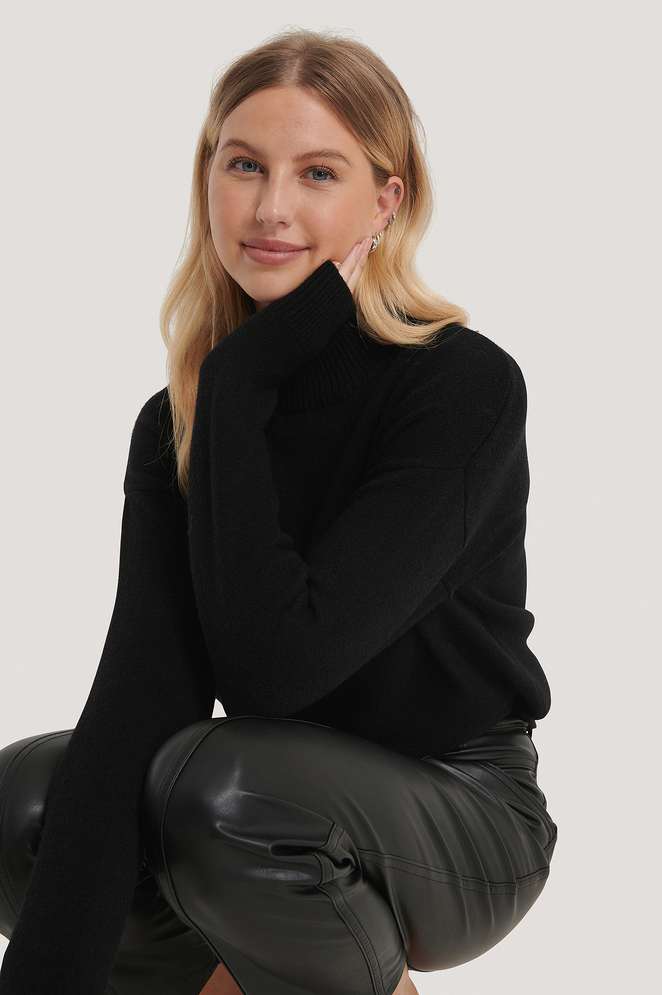 High Neck Knitted Sweater Black | NA-KD