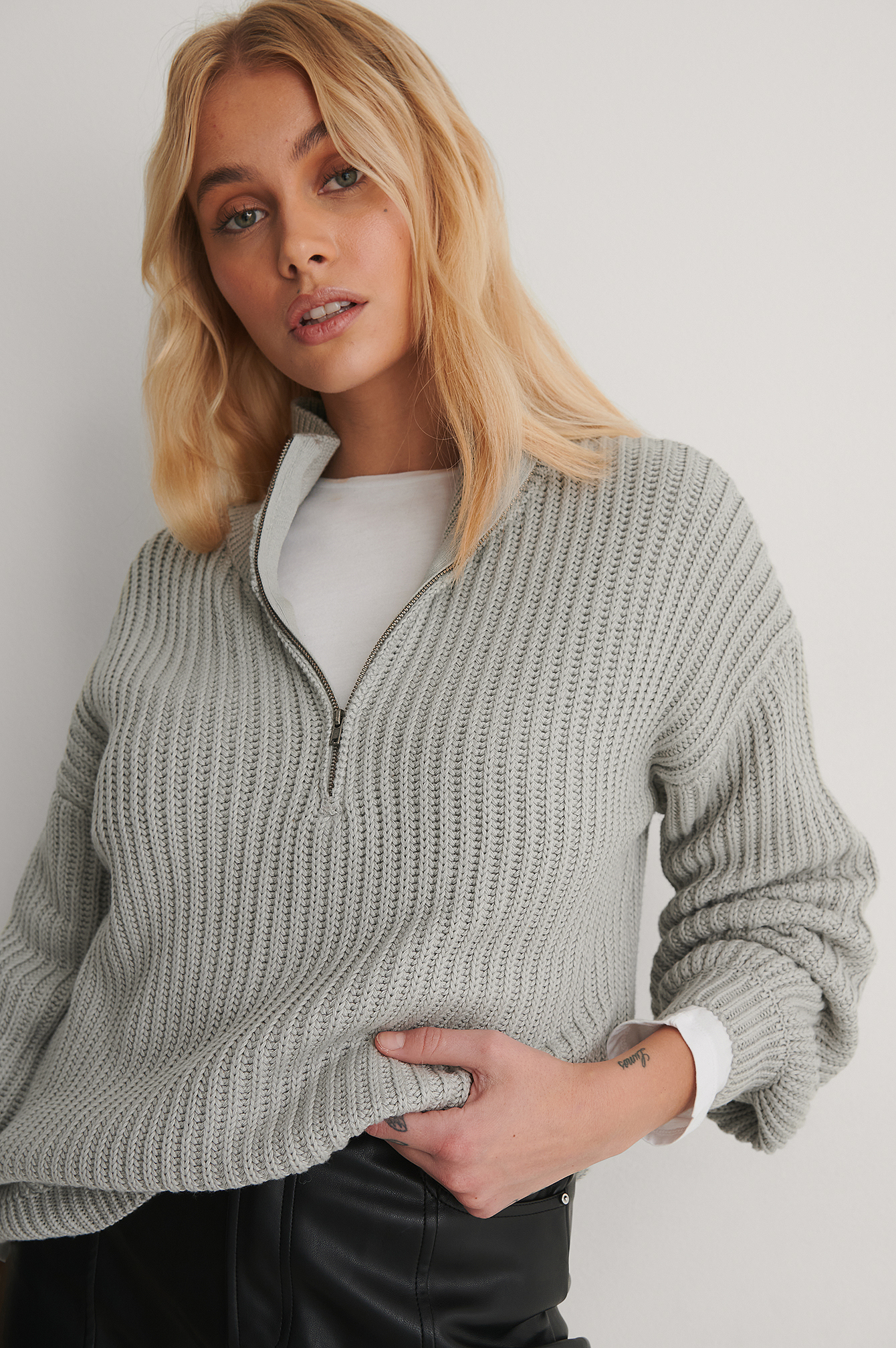 High Neck Zipped Knitted Sweater Grey | na-kd.com