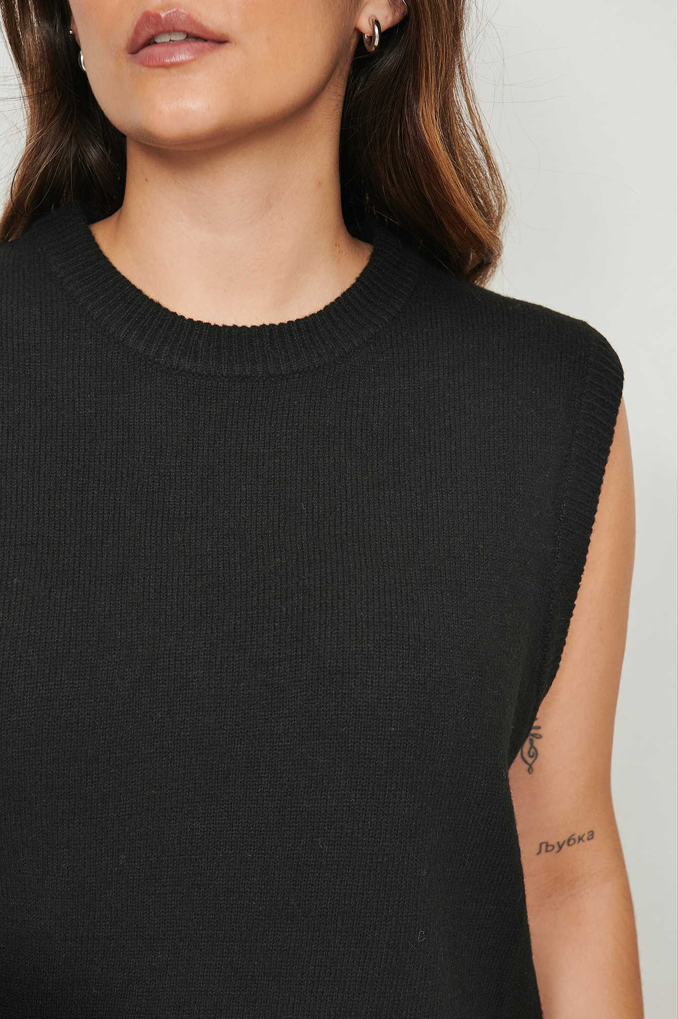 Knitted Round Neck Vest Black | na-kd.com