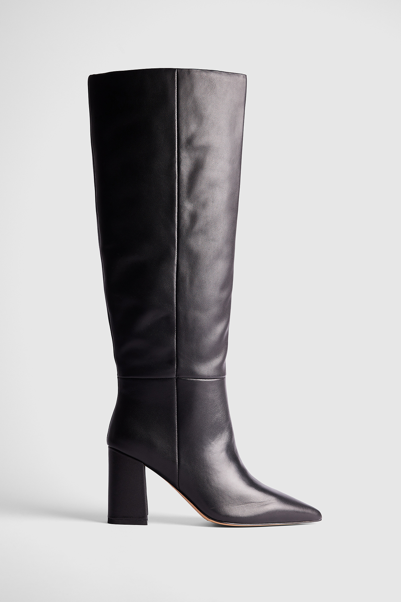 Bottes pointues en cuir à talon carré Noir | NA-KD