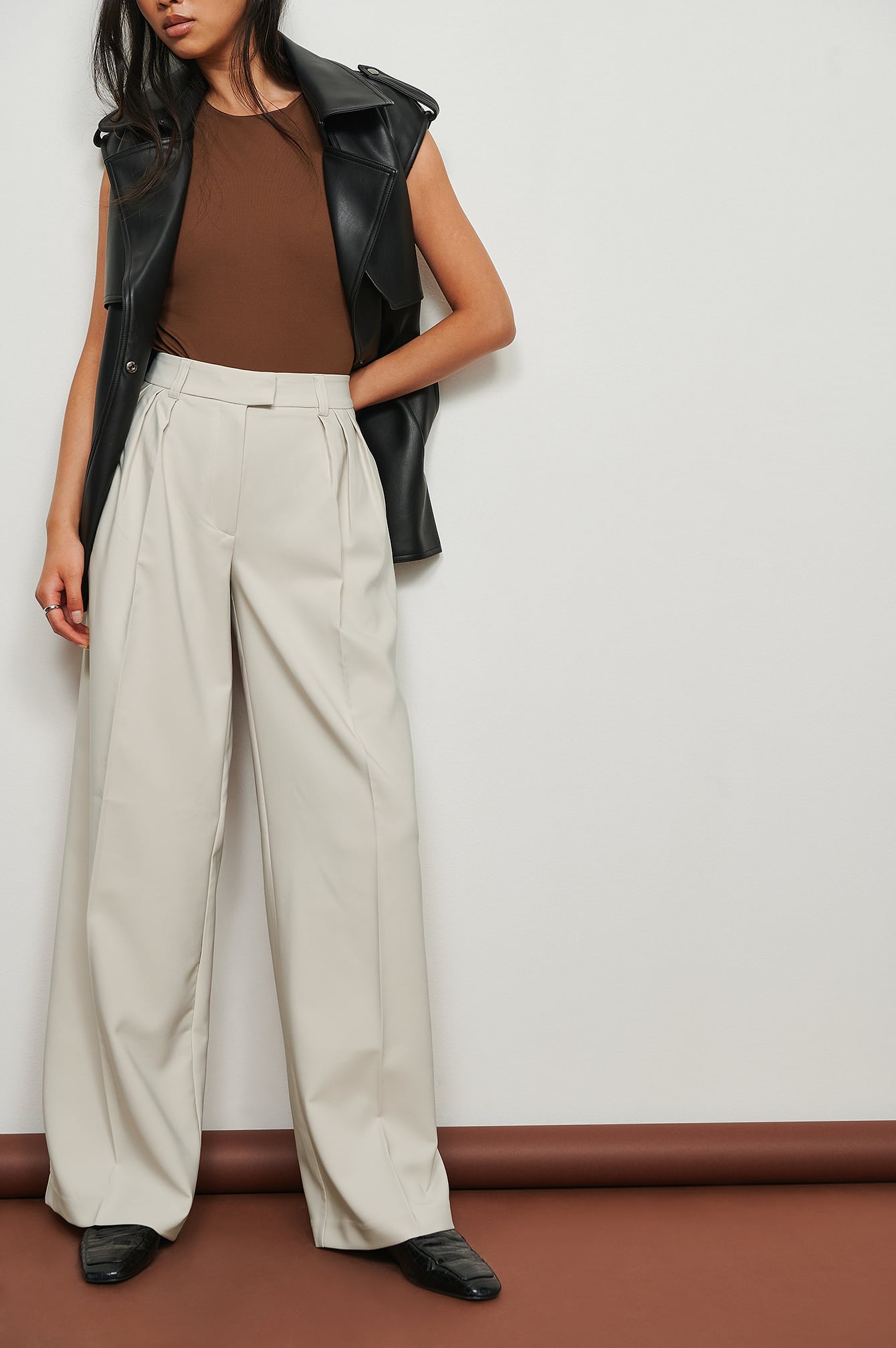 V-Shaped PU Pants Black | na-kd.com