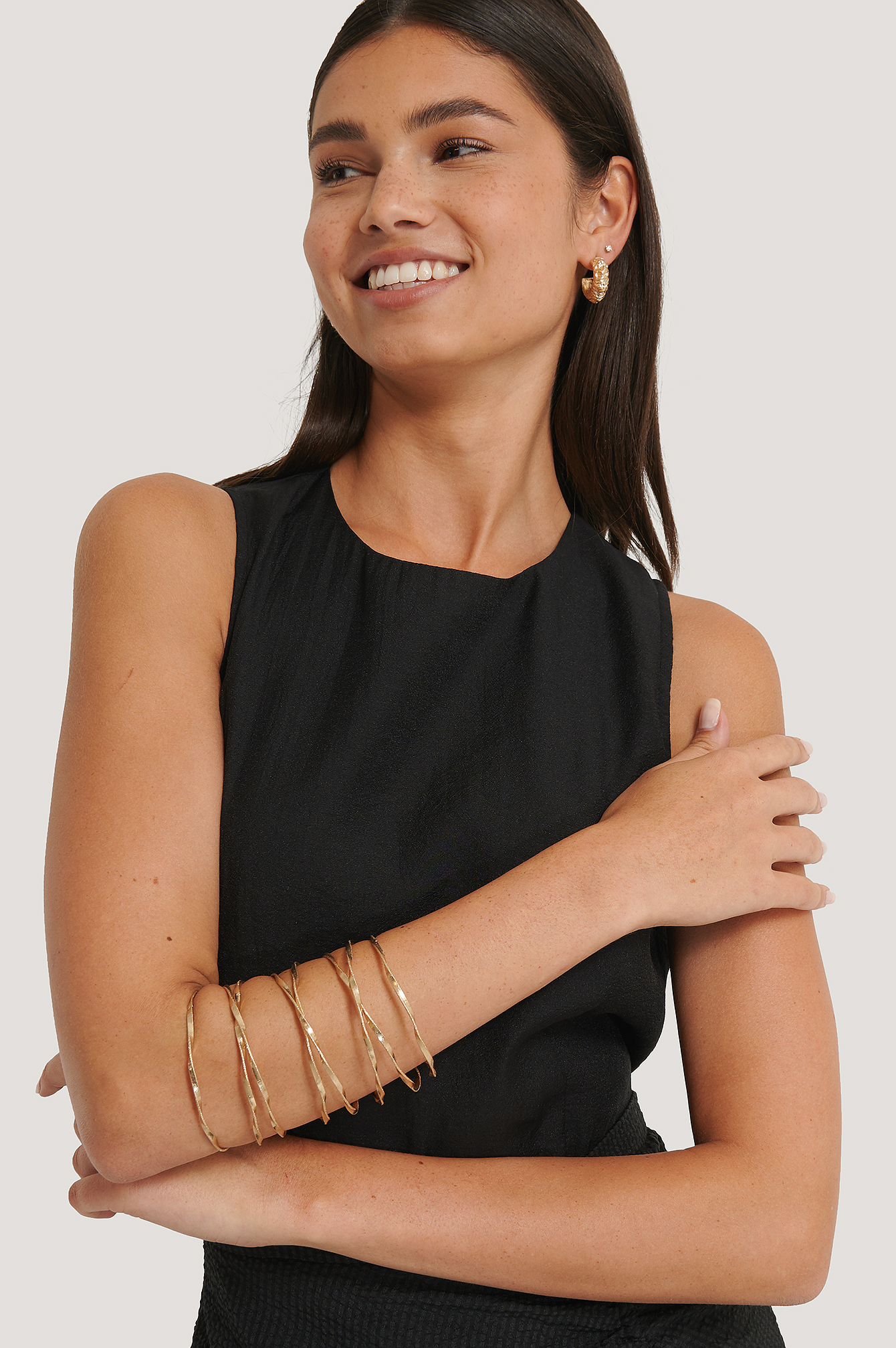 Matte Wavy Arm Cuff Gold | NA-KD