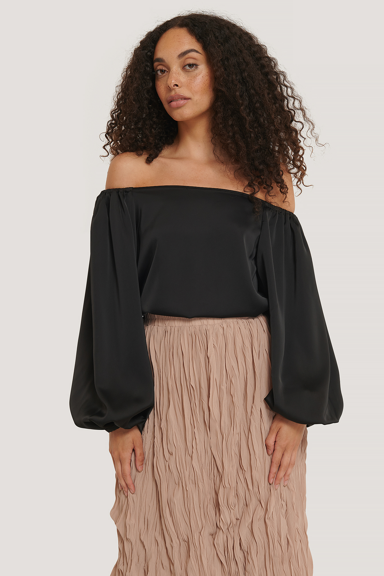 Off Shoulder Balloon Sleeve Satin Blouse Black | NA-KD