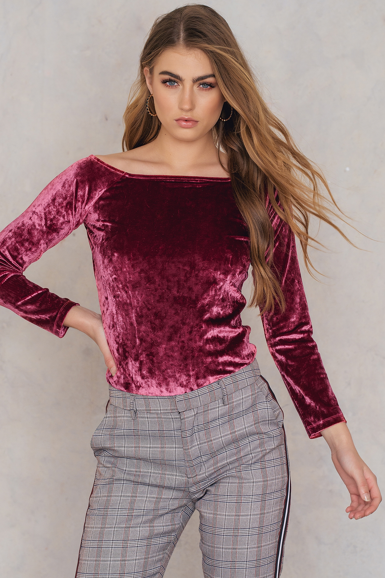 Off Shoulder Velvet Top Red | NA-KD