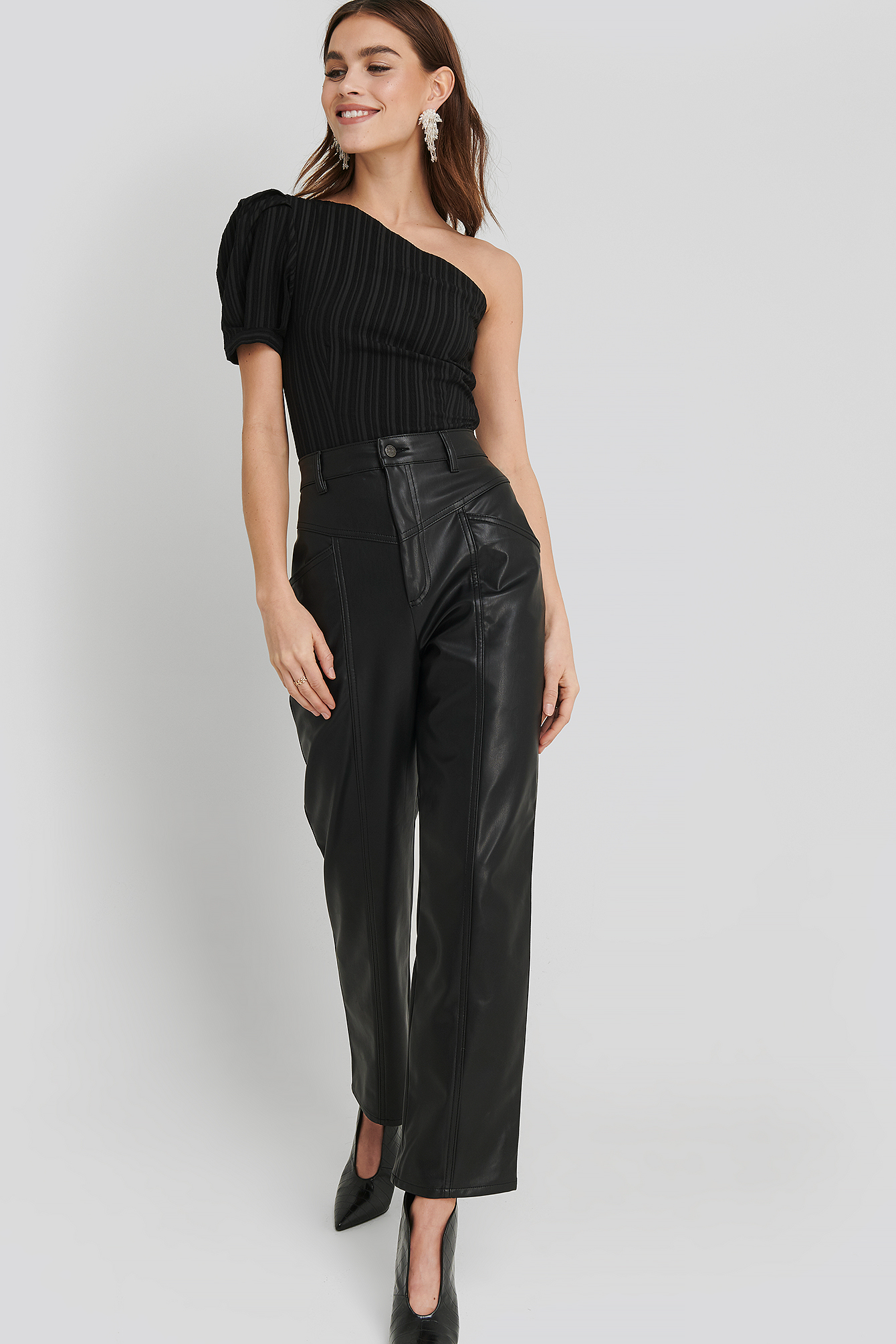 One Shoulder Puff Sleeve Top Schwarz | na-kd.com