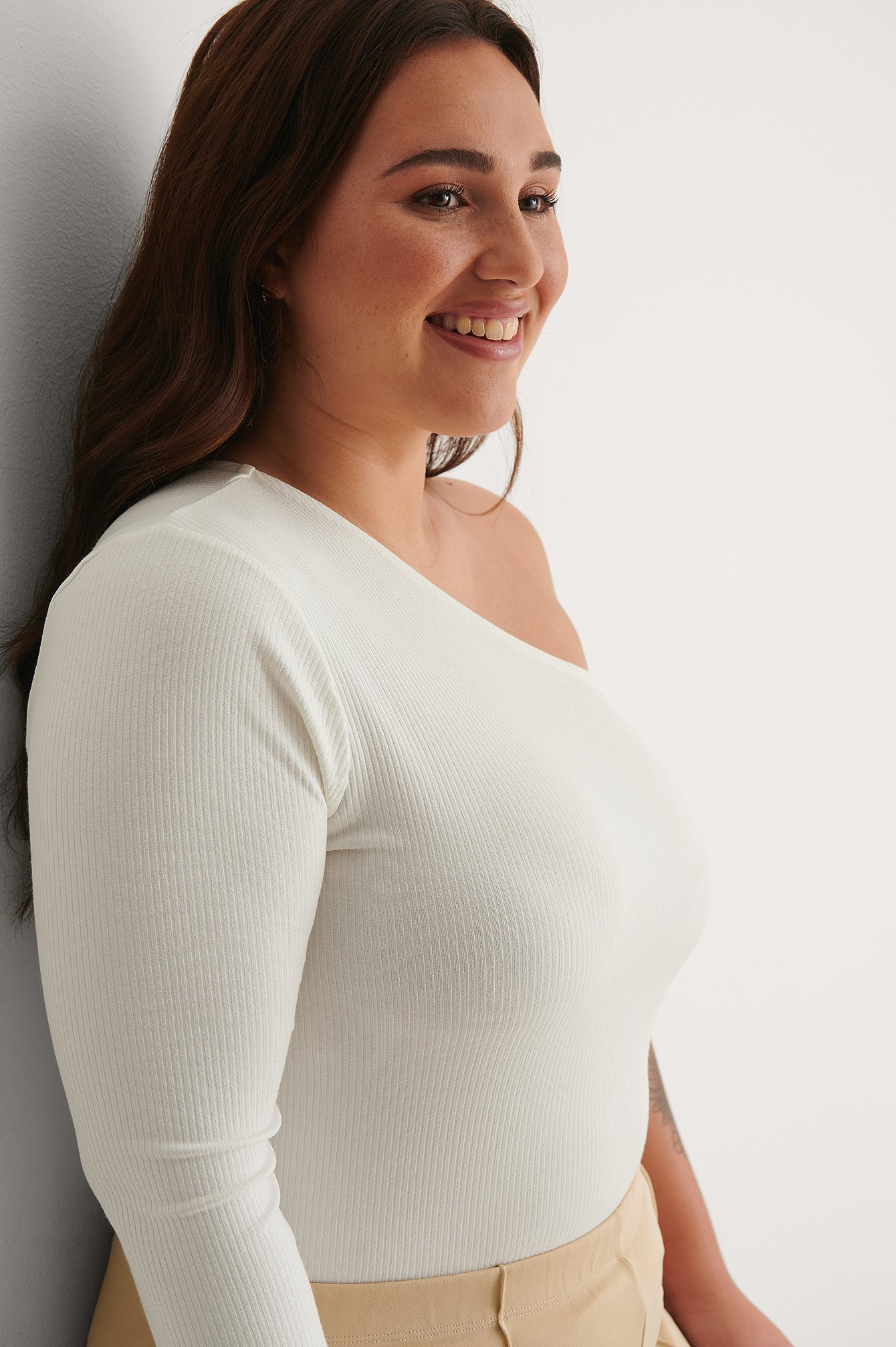 One Shoulder Rib Top Offwhite | NA-KD