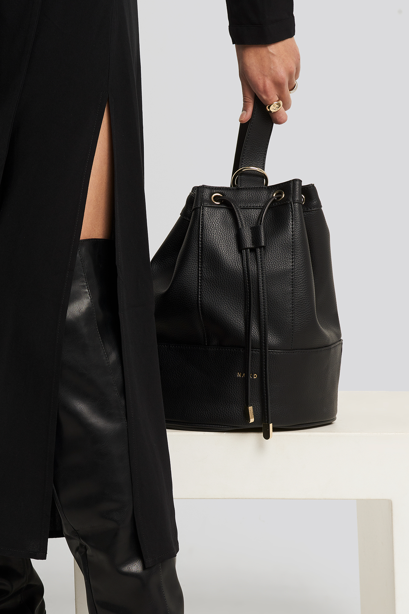 One Strap Bucket Bag Schwarz | na-kd.com