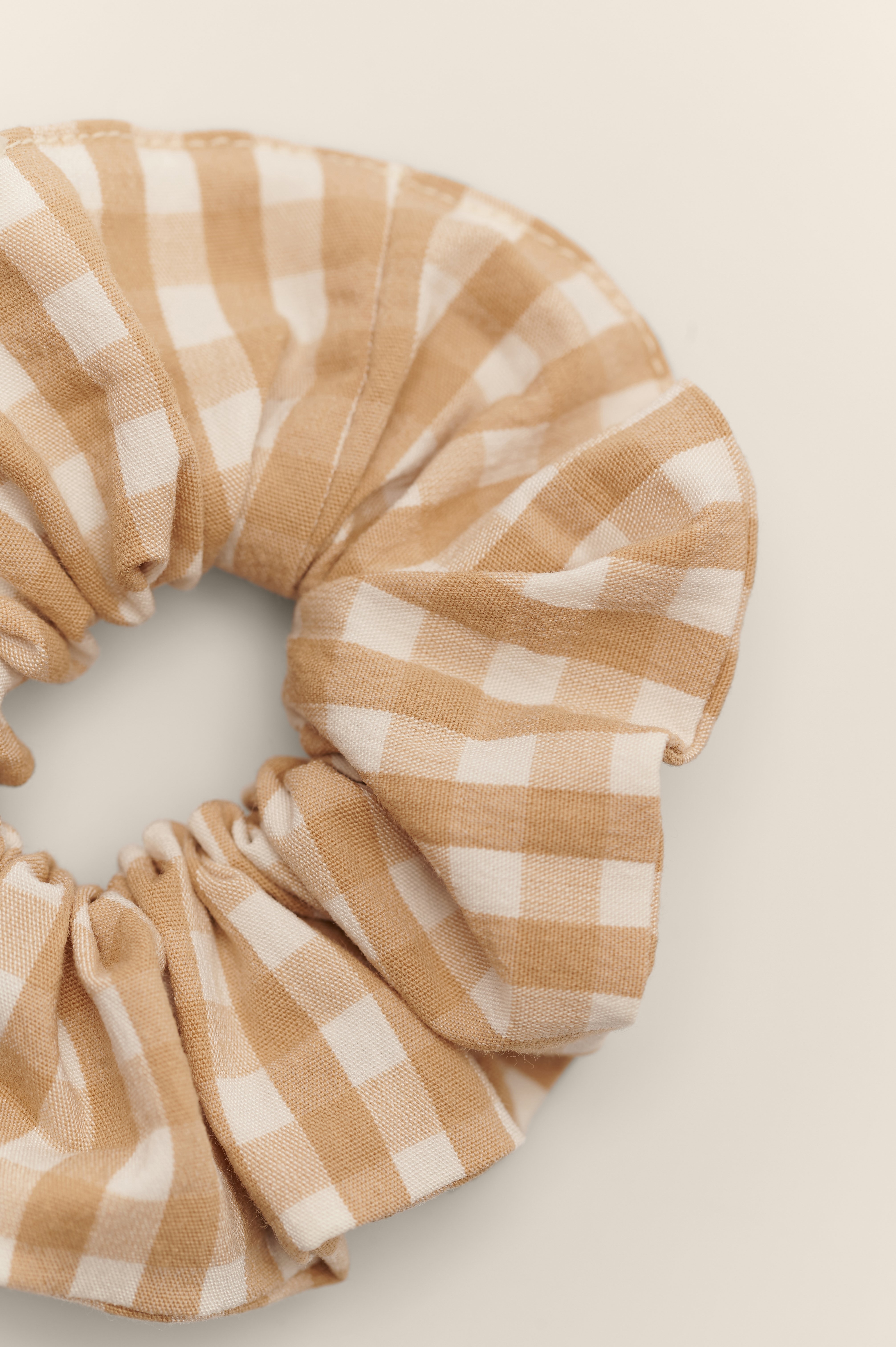 Gingham Scrunchie Beige | na-kd.com