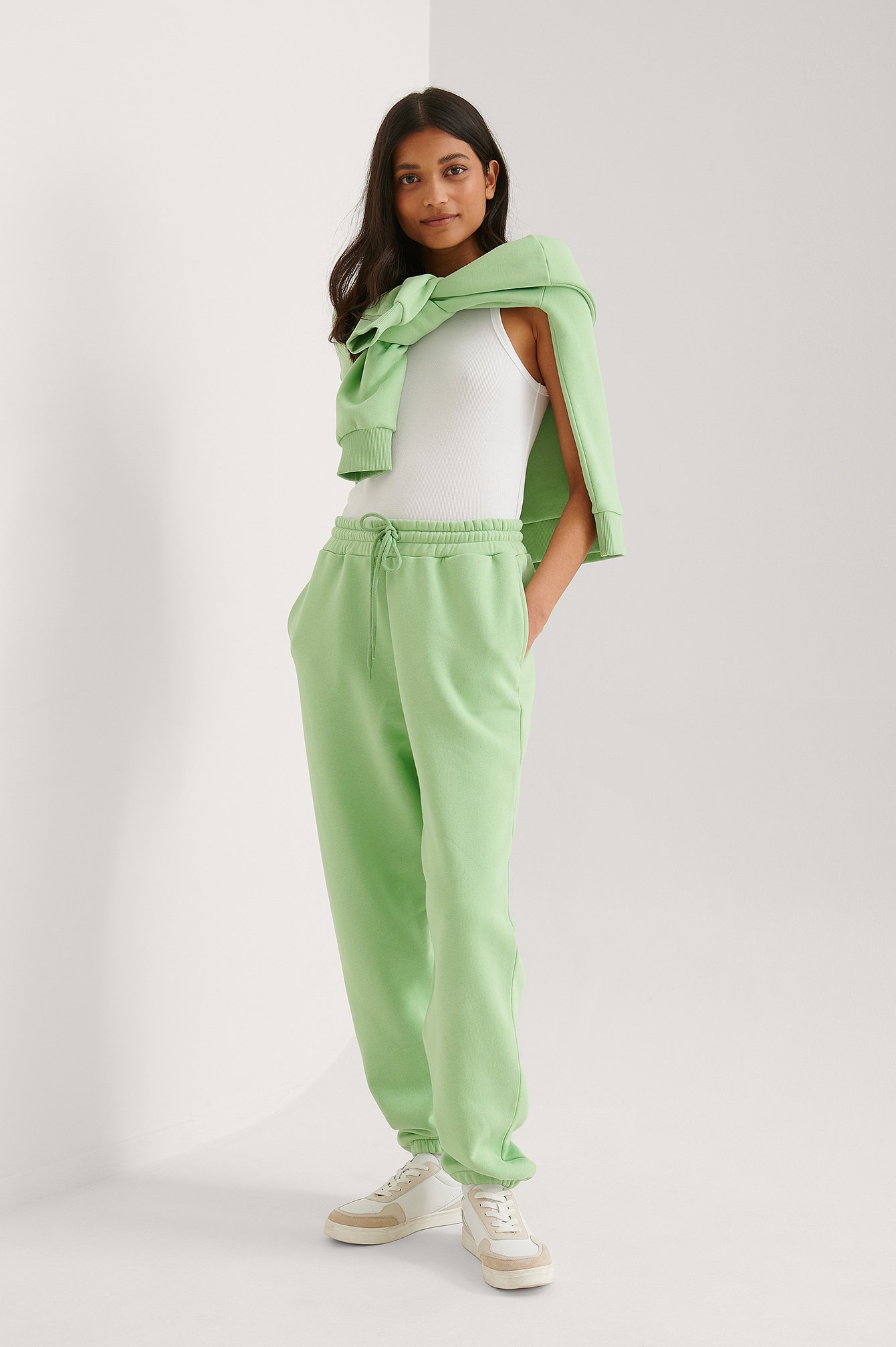Oversized Tapered Sweatpants Green | NA-KD