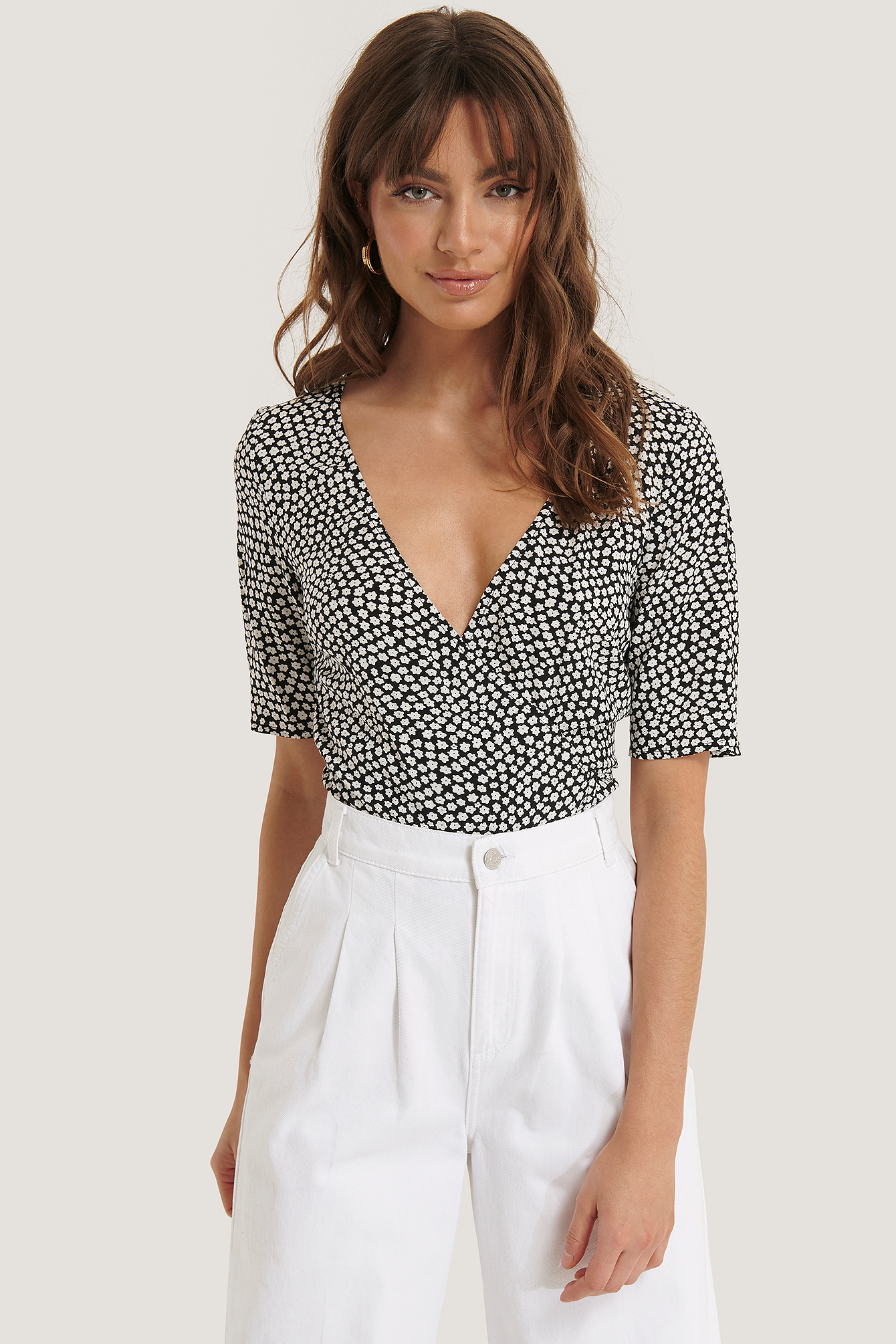 Overlap Short Sleeve Printed Blouse Black | NA-KD