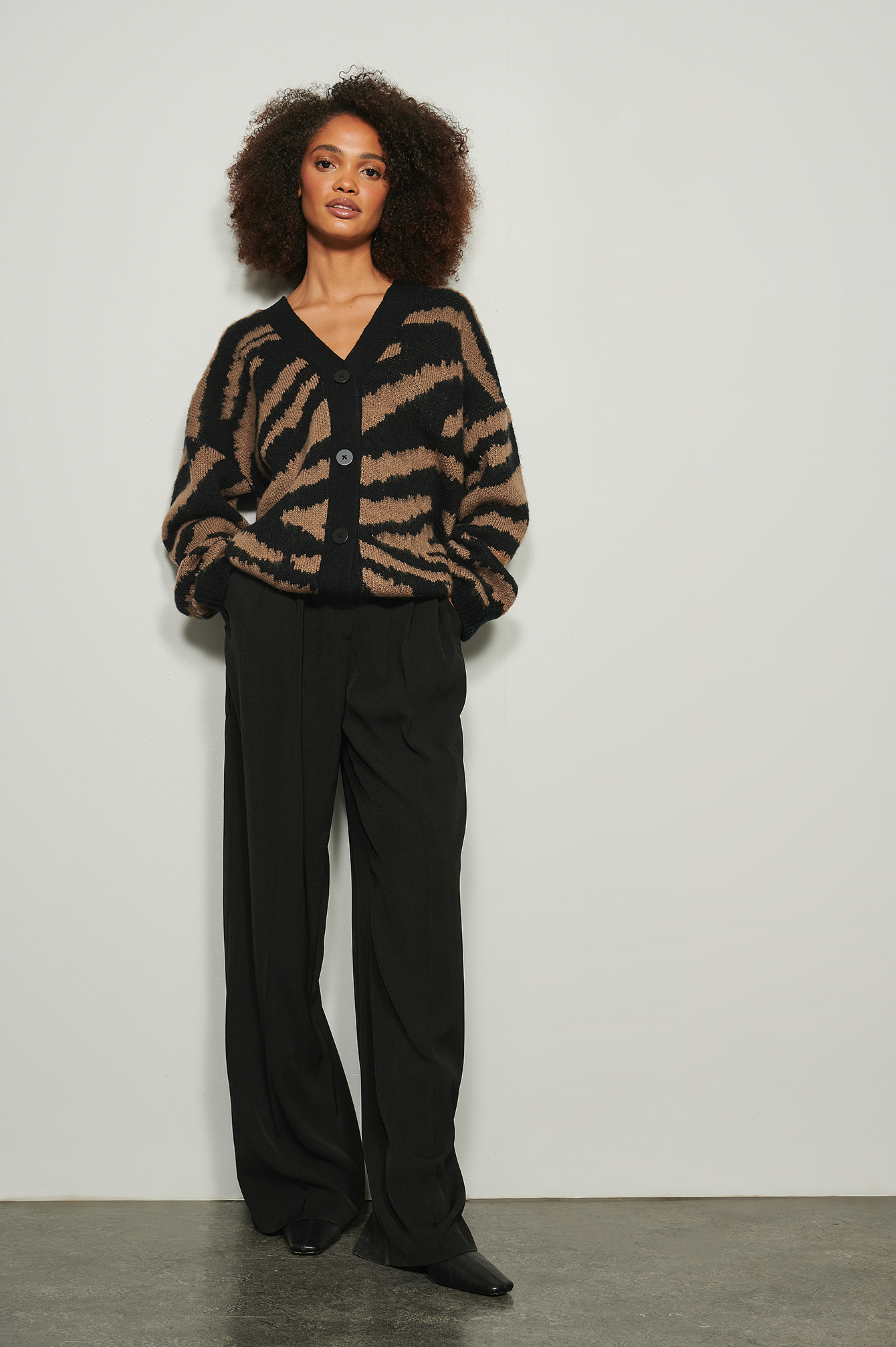 Oversized V-Neck Buttoned Cardigan Brown | na-kd.com