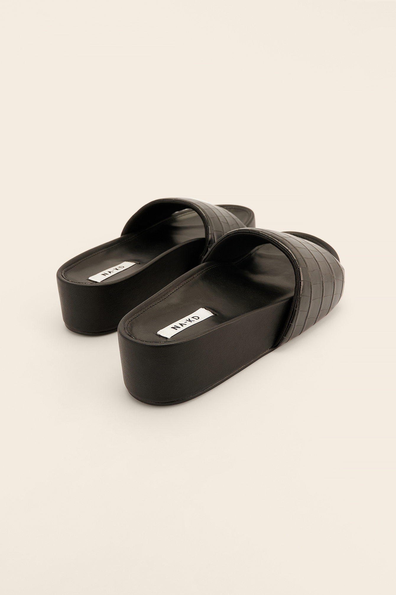 Padded Strap Pool Sliders Black | na-kd.com