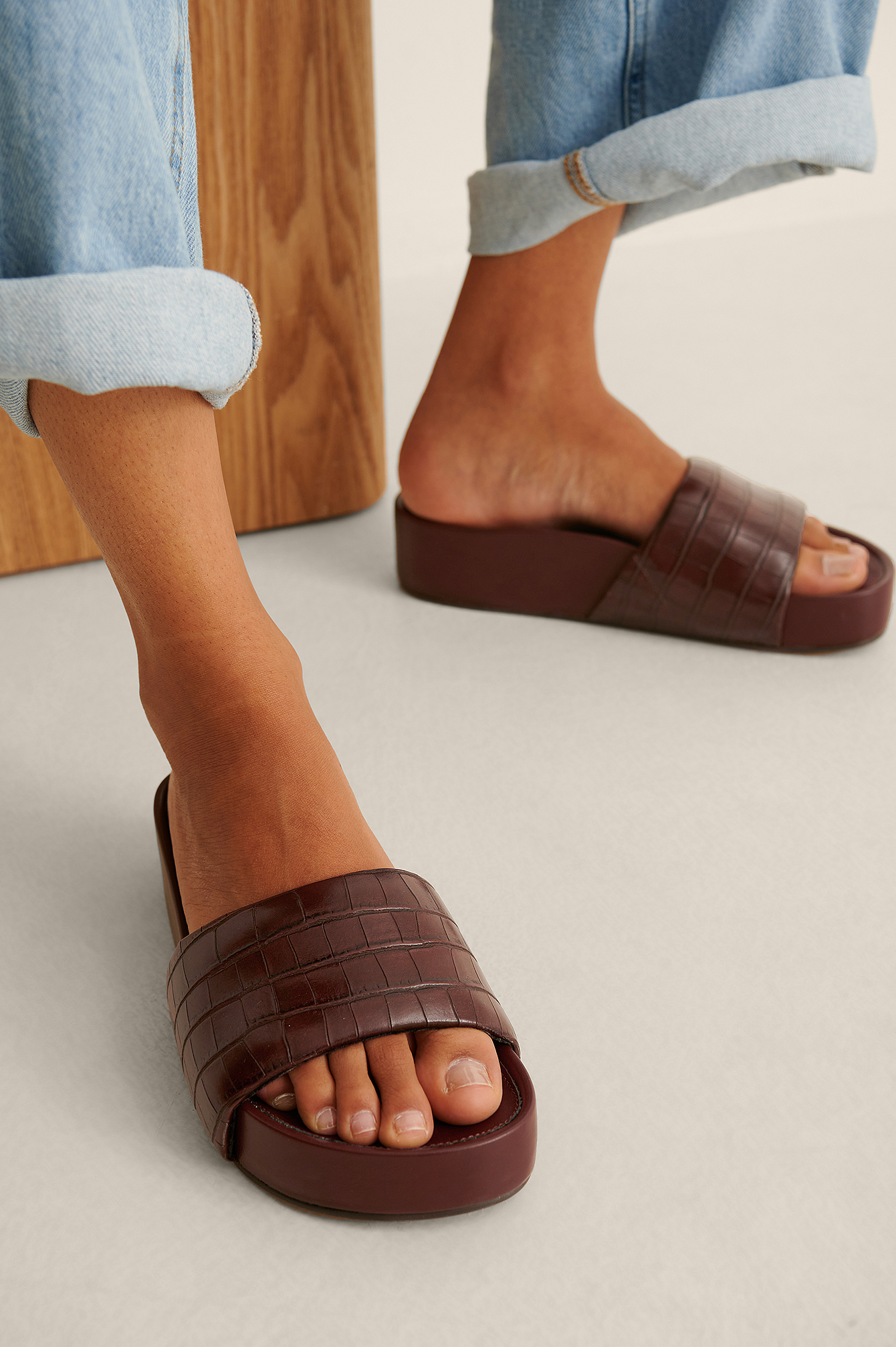 Padded Strap Pool Sliders Brown | na-kd.com