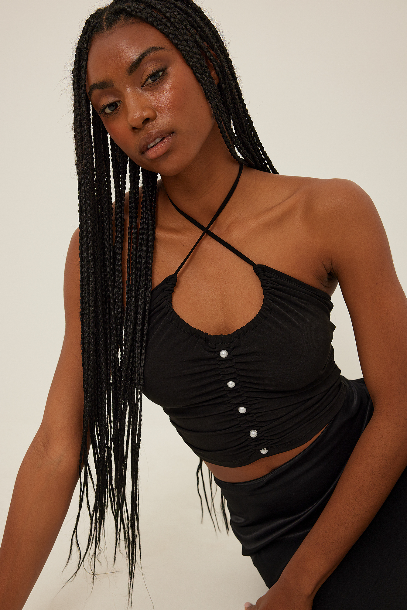 Pearl Button Singlet Black | NA-KD