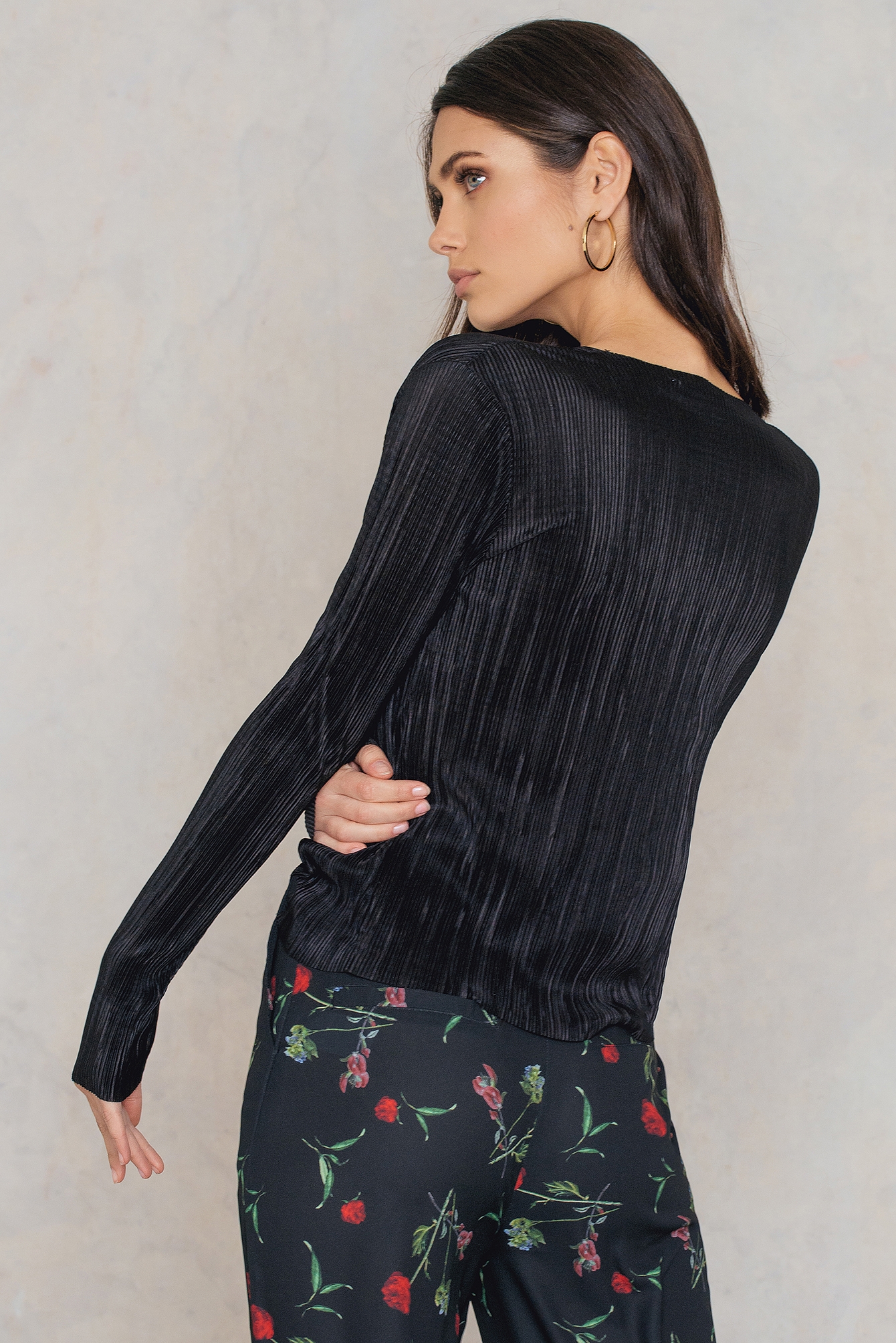 Pleated Overlap Top Black | na-kd.com