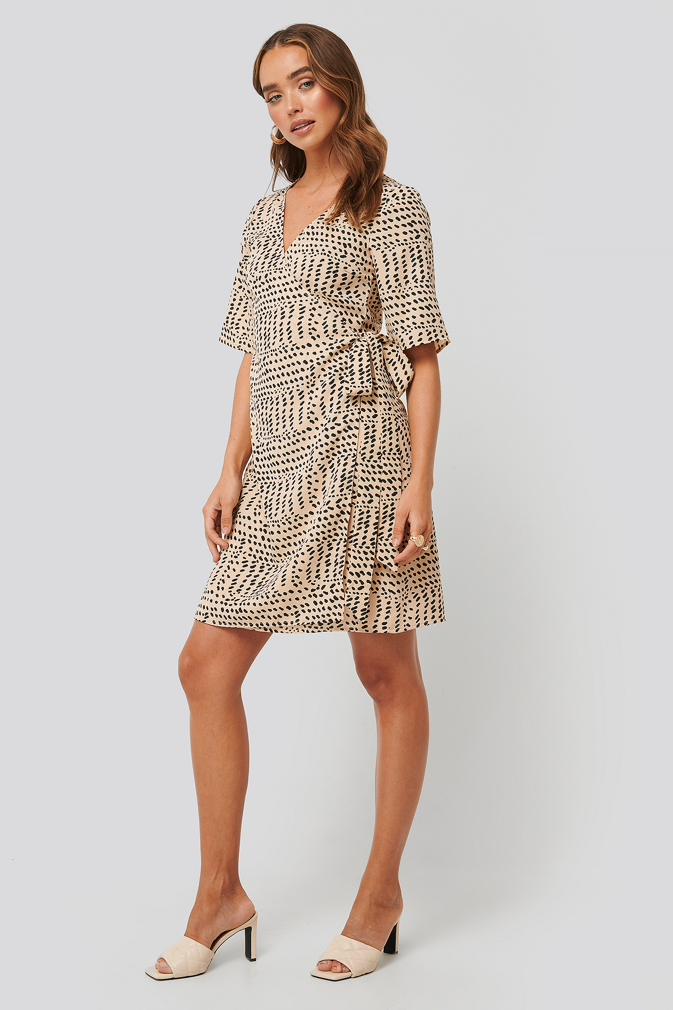 Printed Overlap Dress Beige | NA-KD
