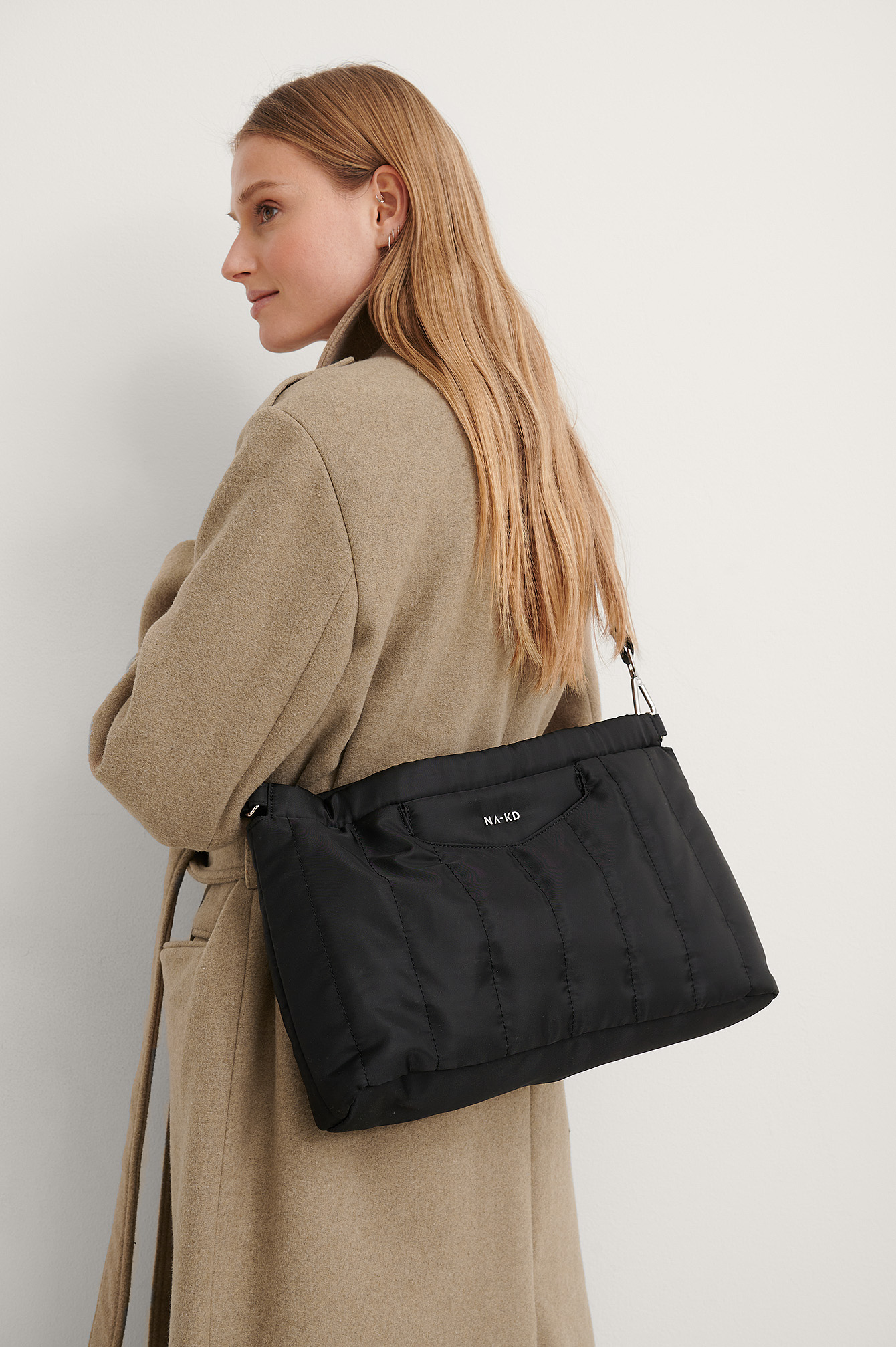 Puffed Nylon Clutch Bag Black | NA-KD