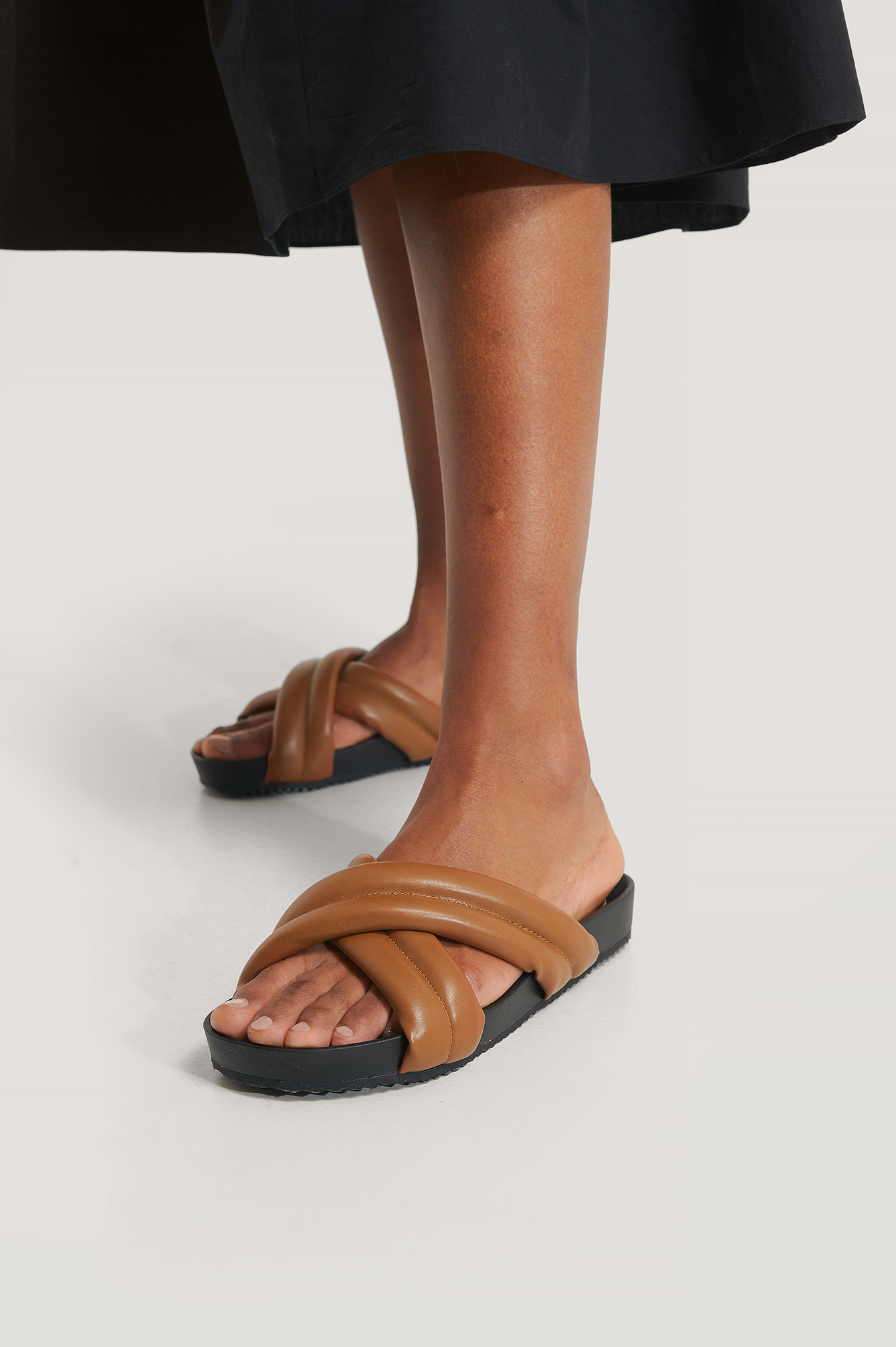 Puffy Crossed Slippers Brown | na-kd.com