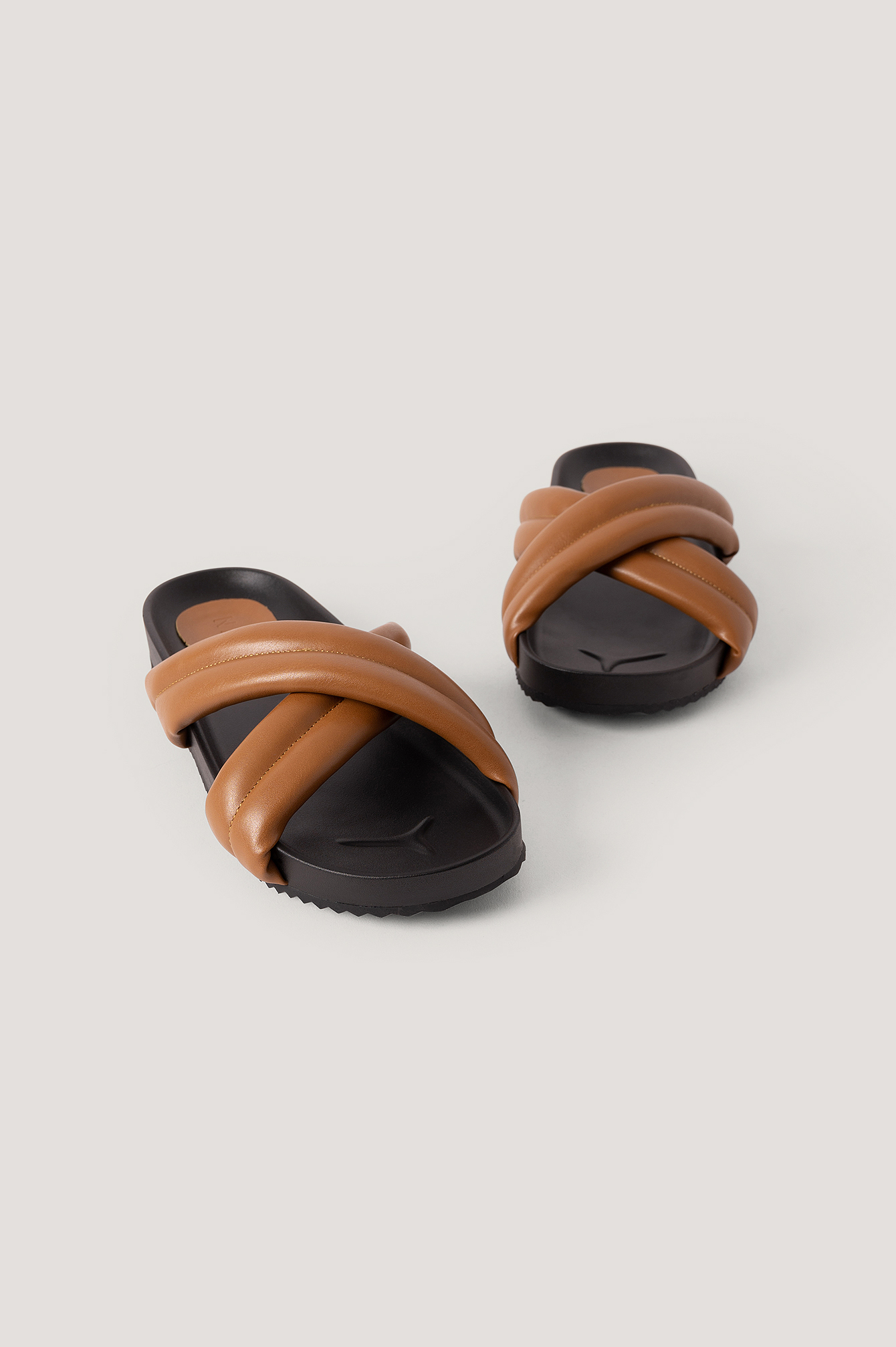 Puffy Crossed Slippers Brown | na-kd.com