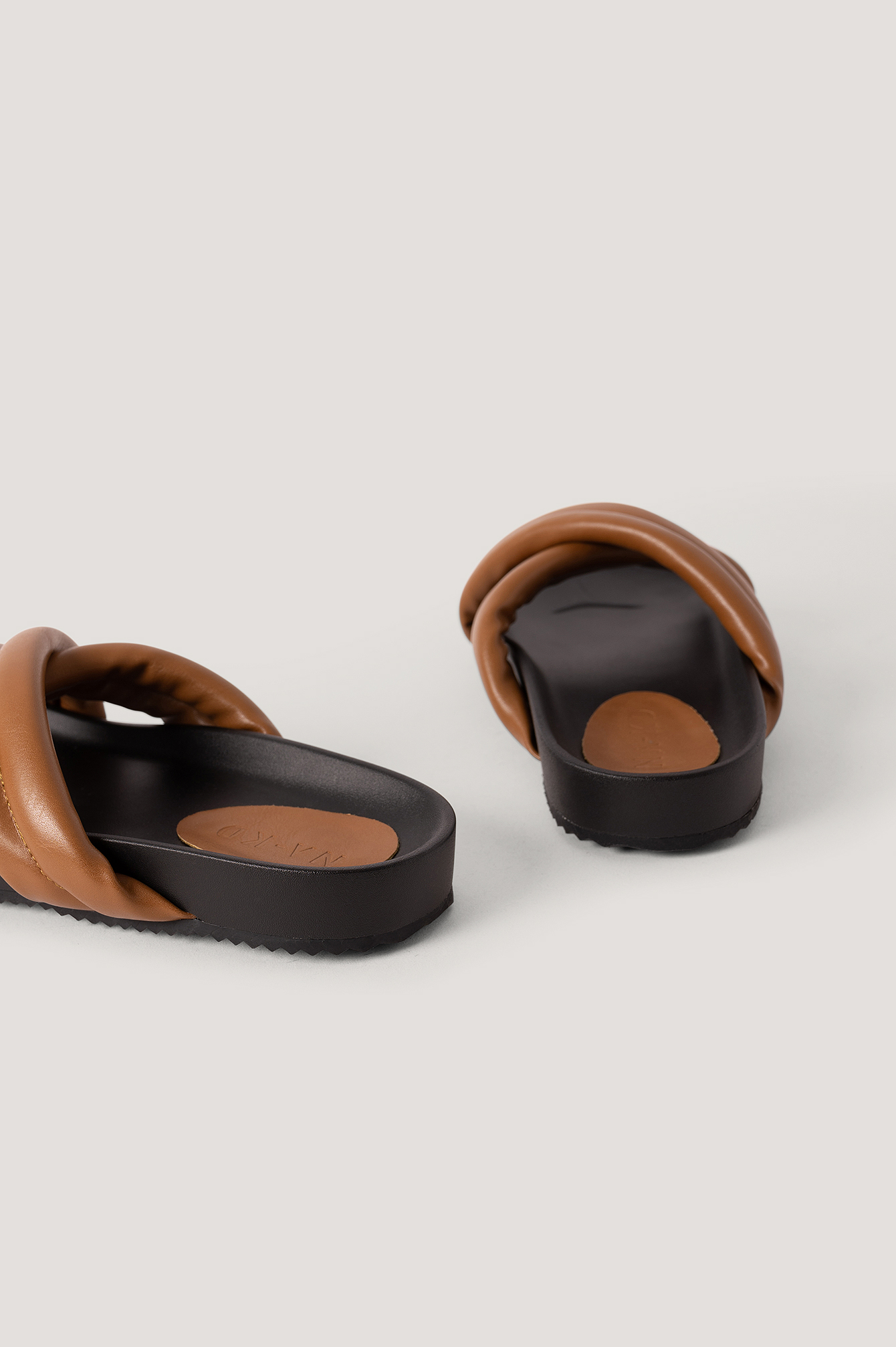 Puffy Crossed Slippers Brown | na-kd.com