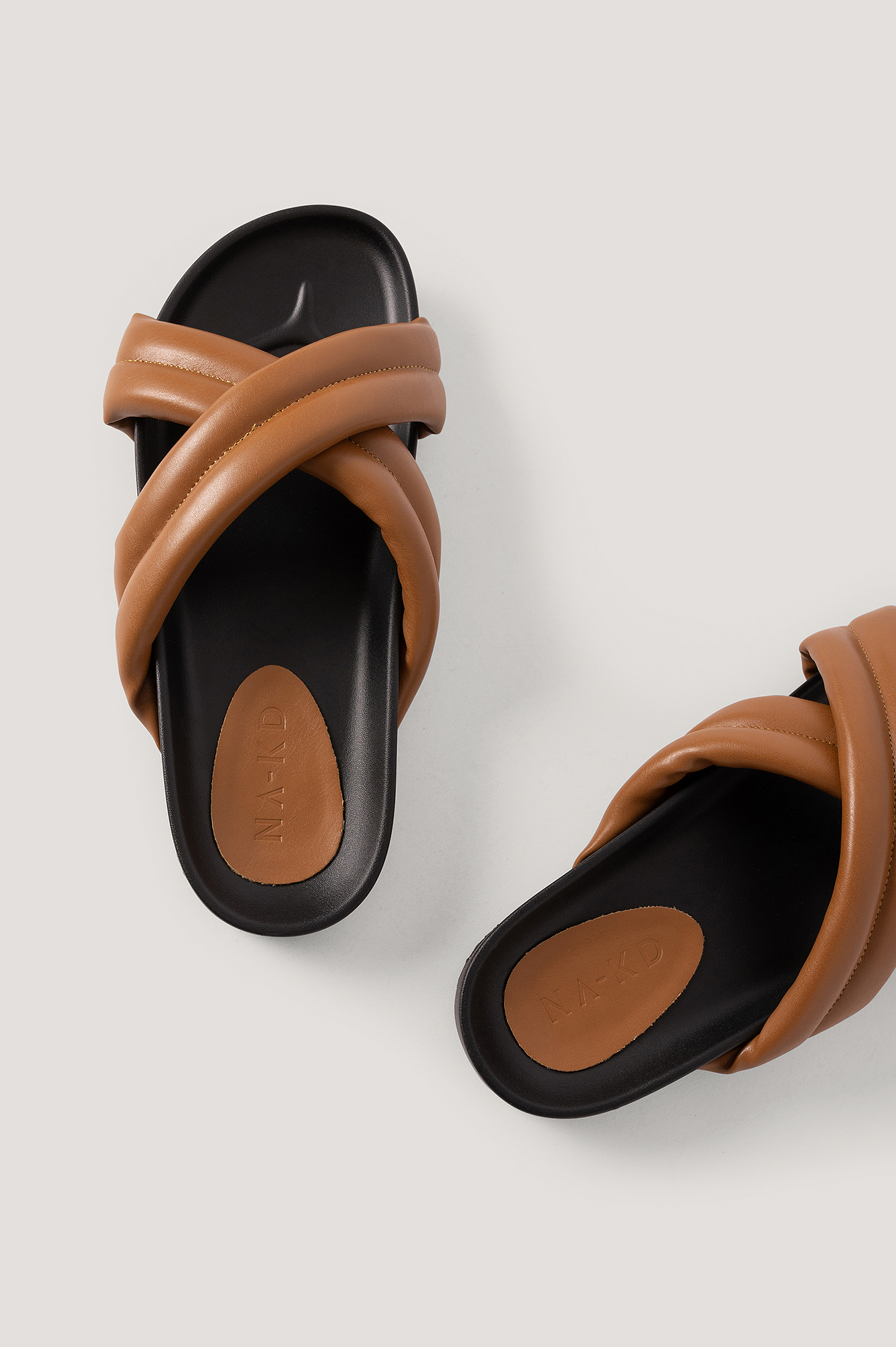 Puffy Crossed Slippers Brown | na-kd.com