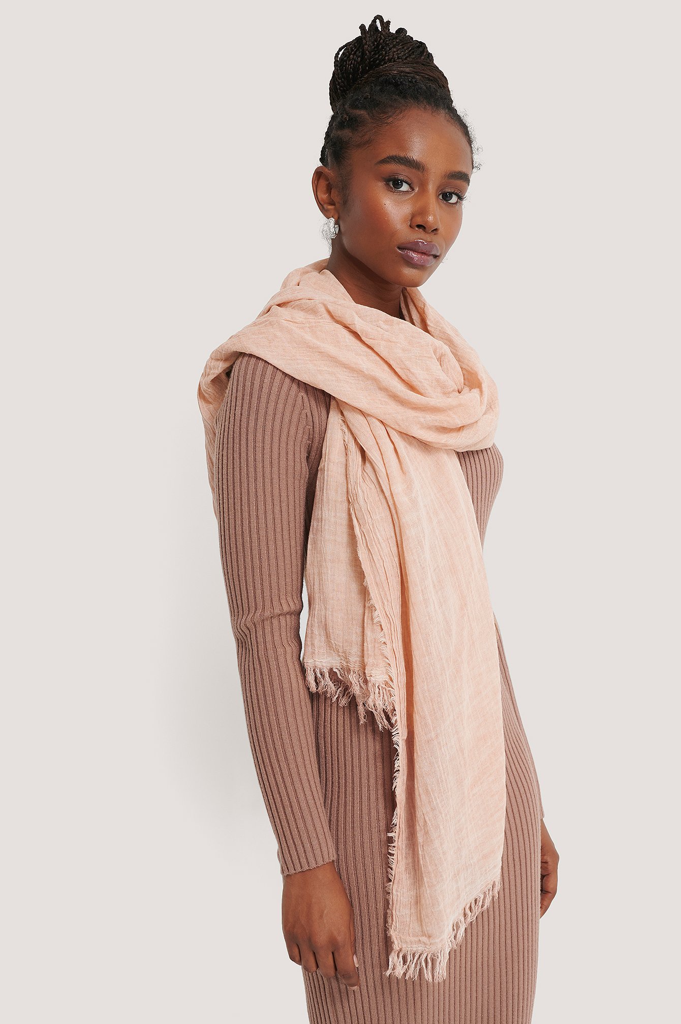 Raw Edge Wrinkles Scarf Pink | NA-KD