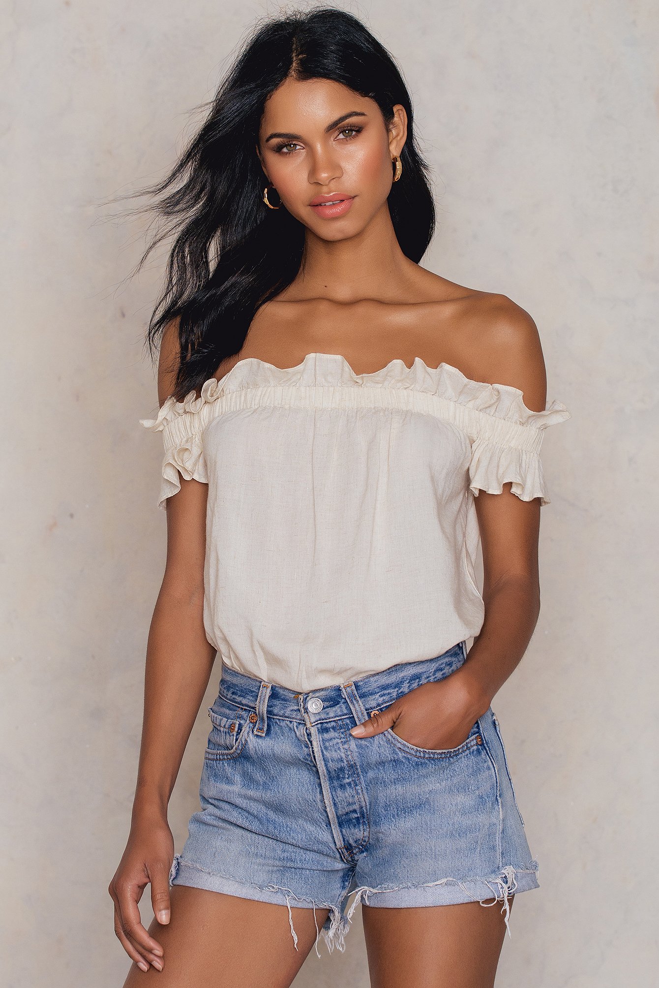 Raw Off Shoulder Top Beige | NA-KD