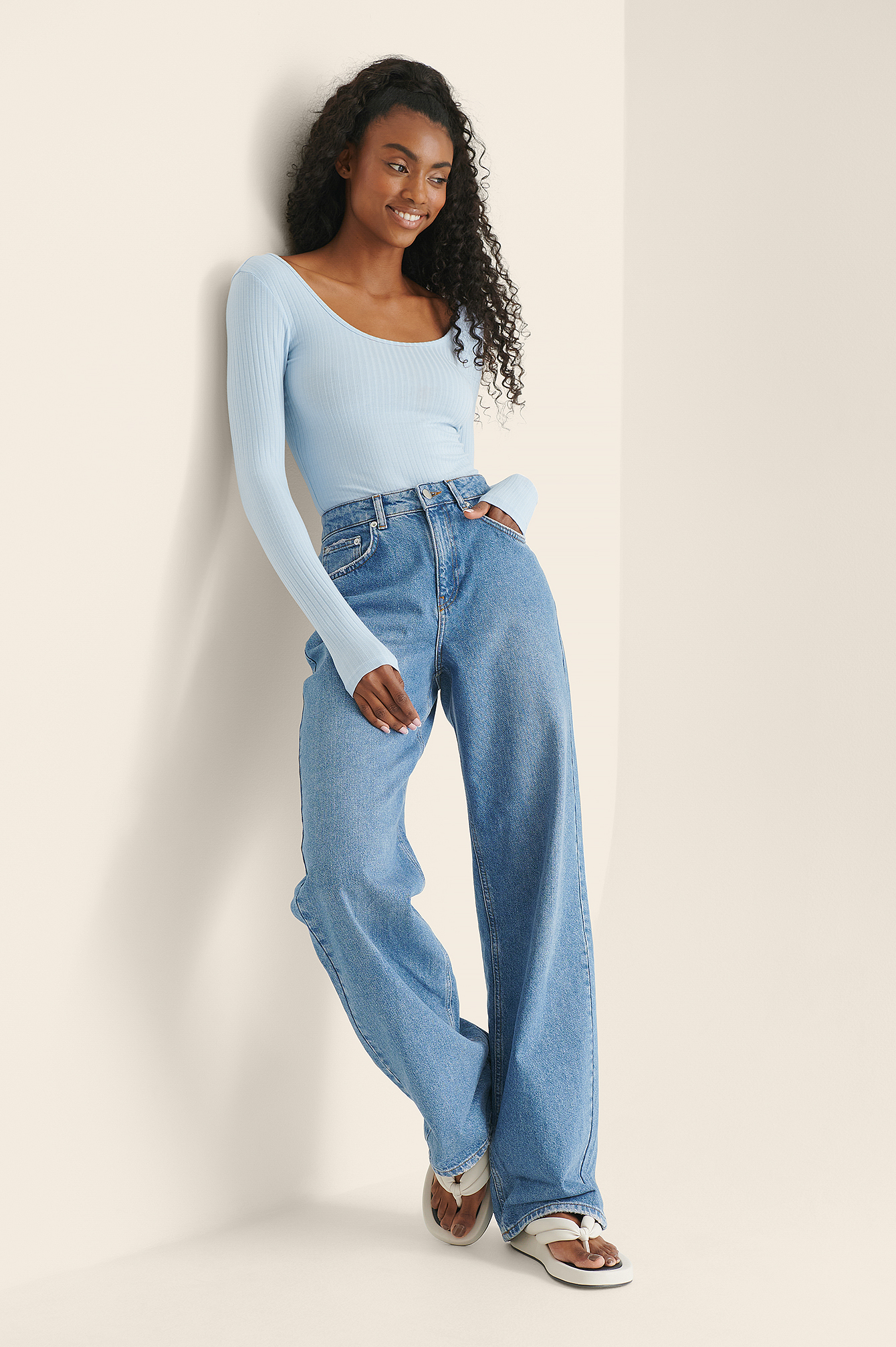 Deep Round Neck Rib Top Blue | na-kd.com