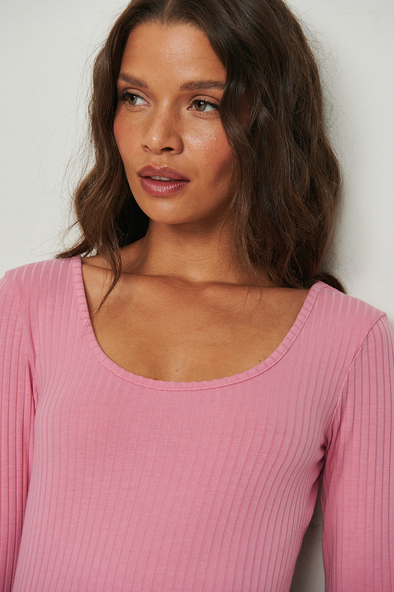 Deep Round Neck Rib Top Black | na-kd.com