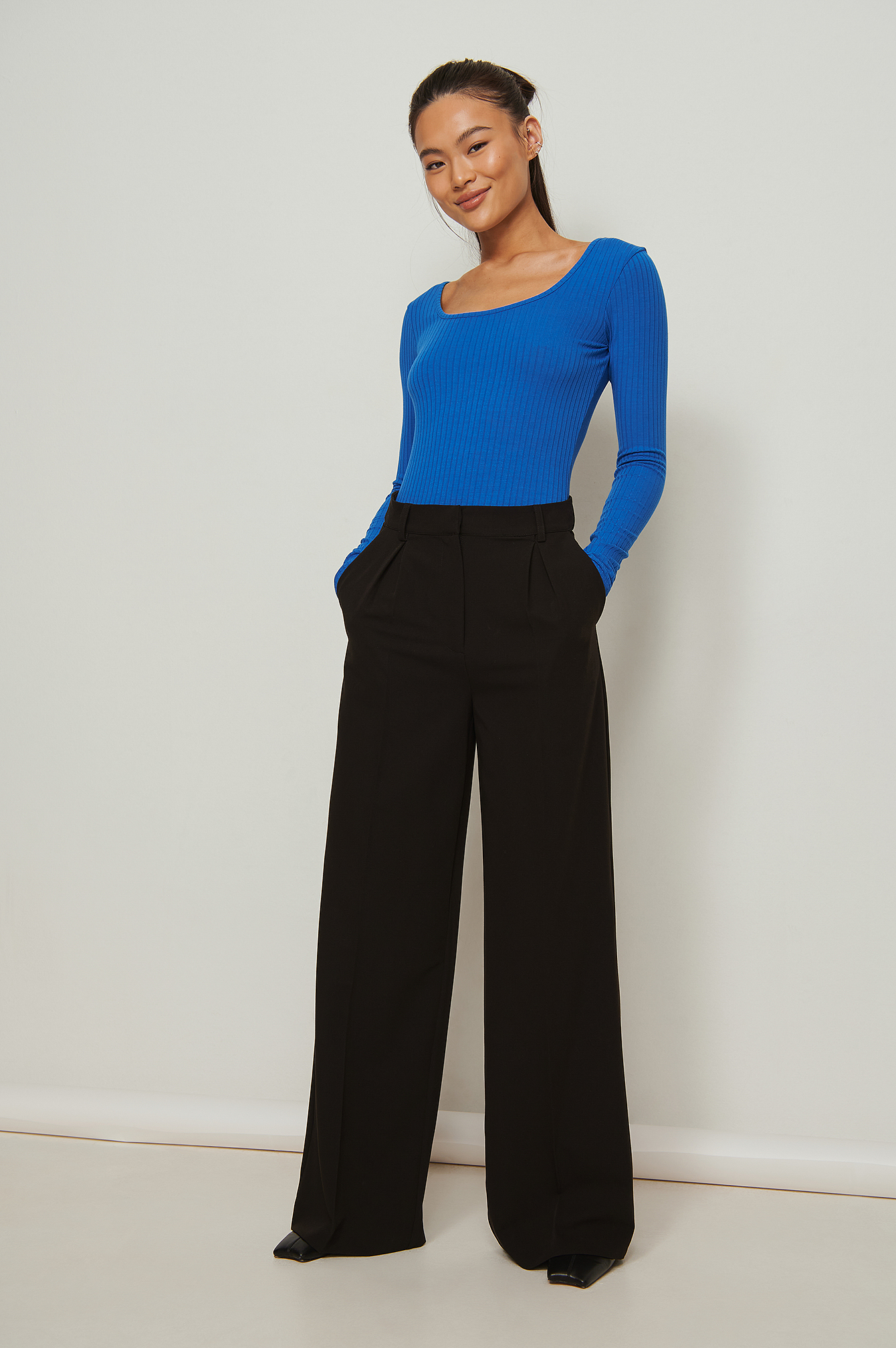 Deep Round Neck Rib Top Blue | na-kd.com