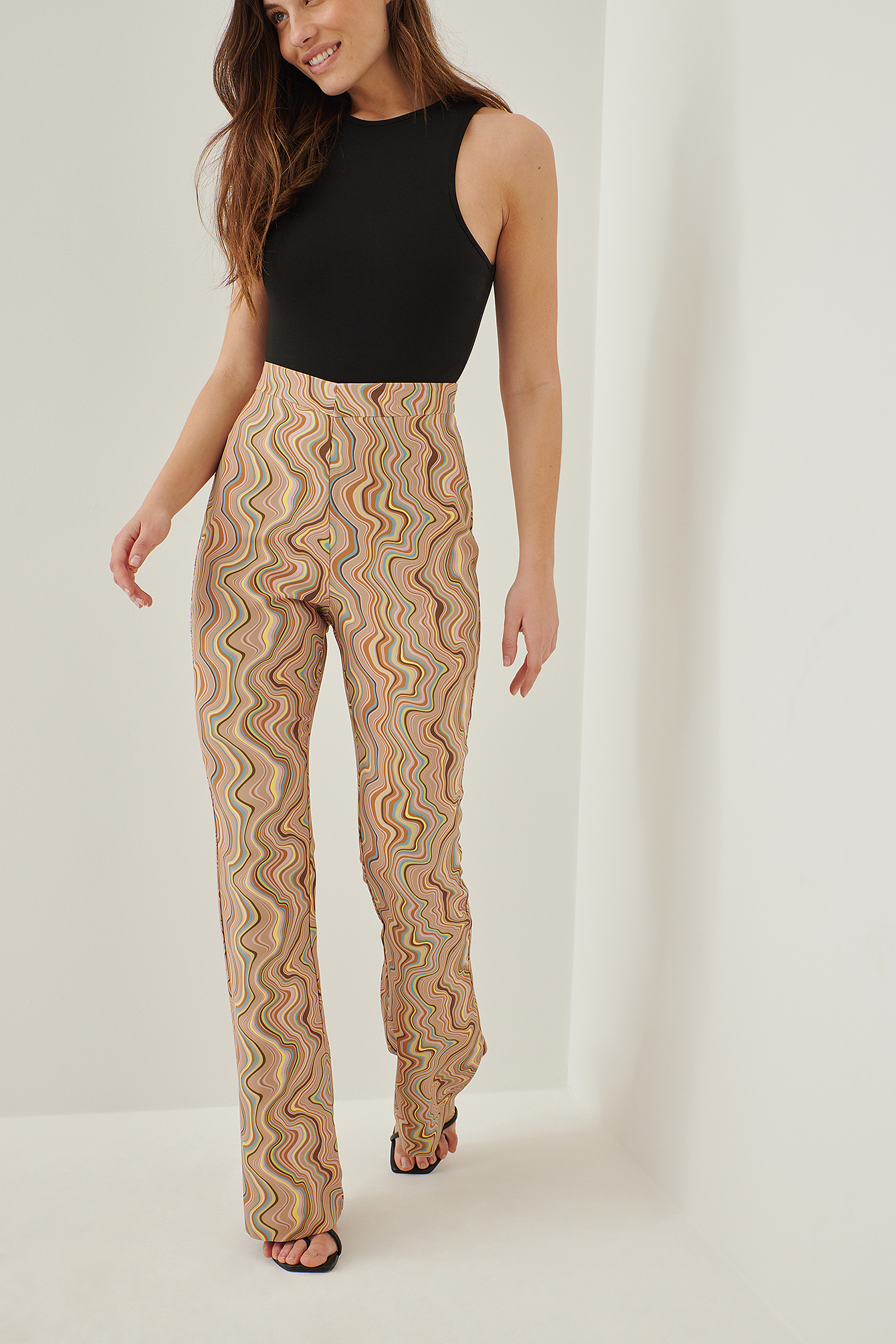 Printed V-shaped Suit Pants Multicolor | na-kd.com