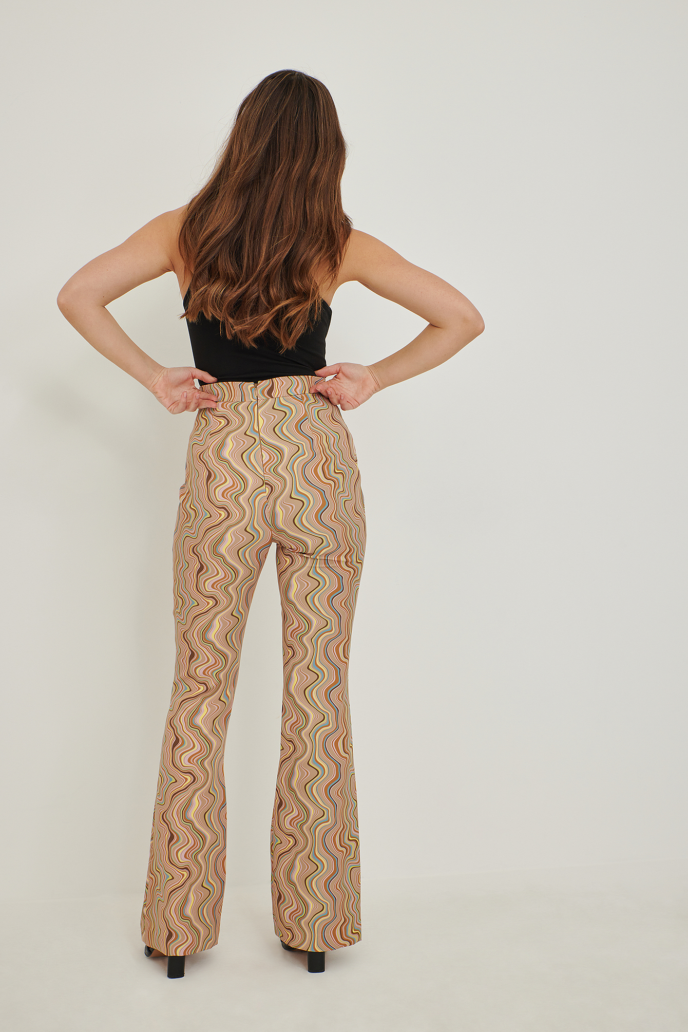 Printed V-shaped Suit Pants Multicolor | na-kd.com