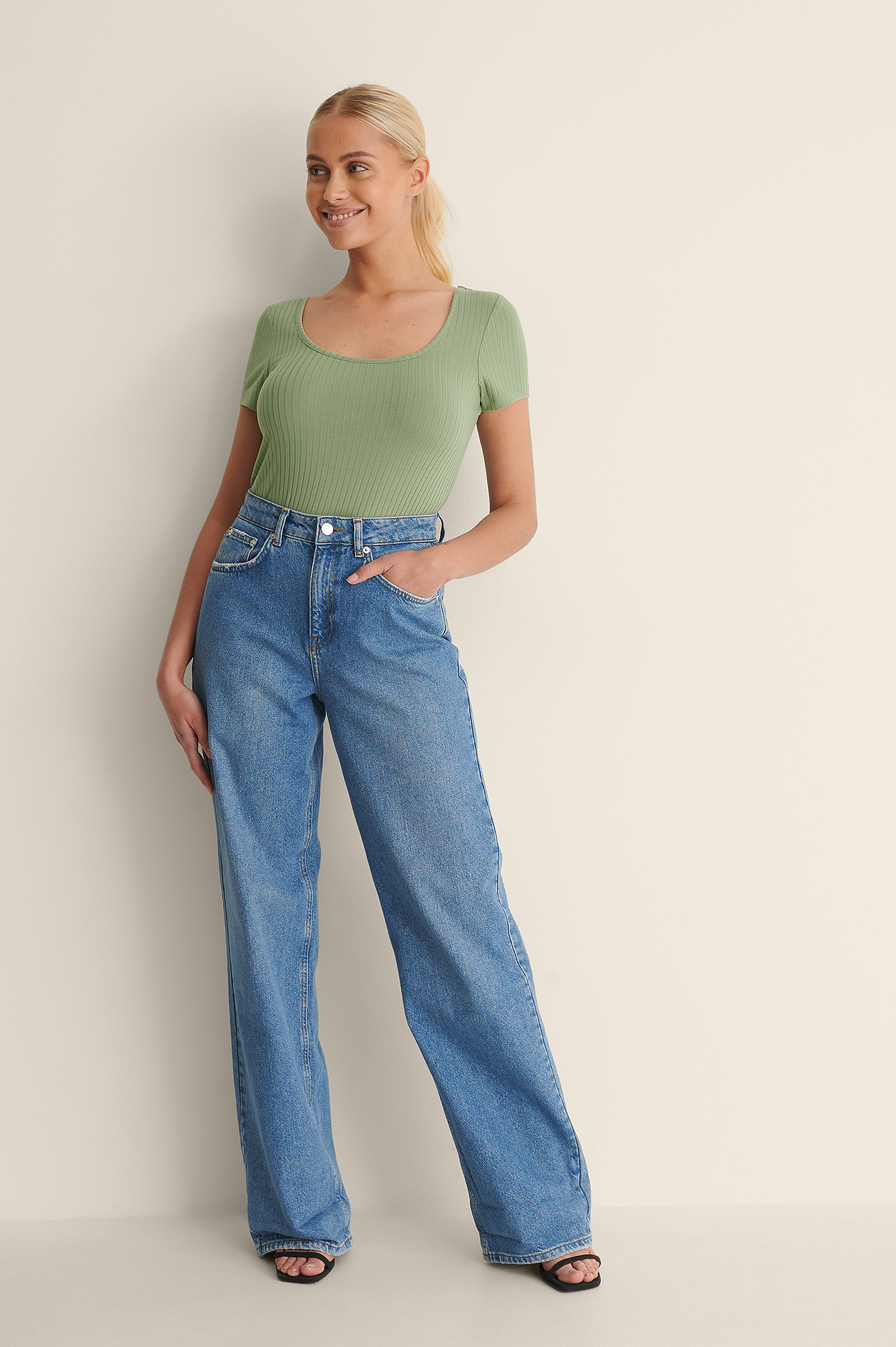 Deep Round Neck Rib Short Sleeve Top Green | na-kd.com