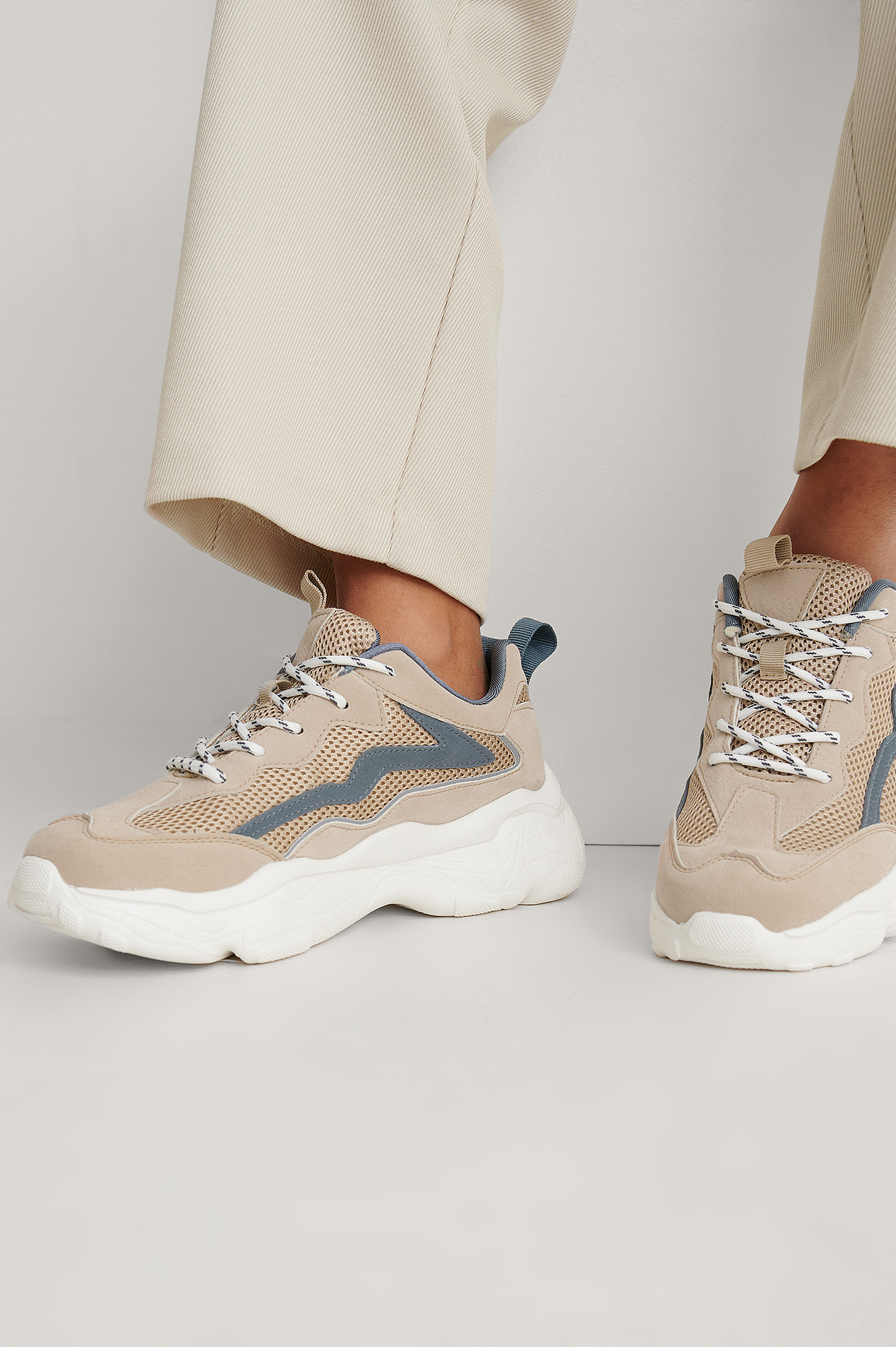 Reflective Detailed Trainers Beige | na-kd.com