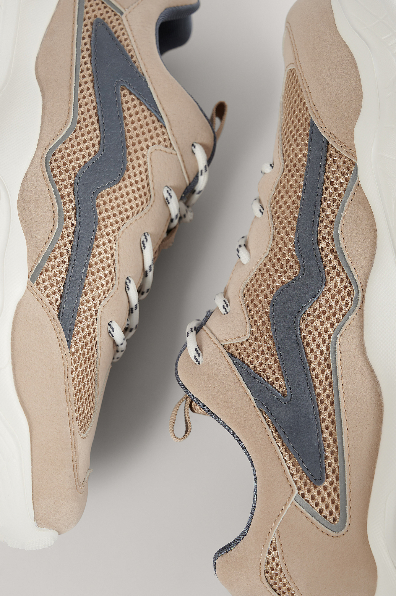 Reflective Detailed Trainers Beige | na-kd.com