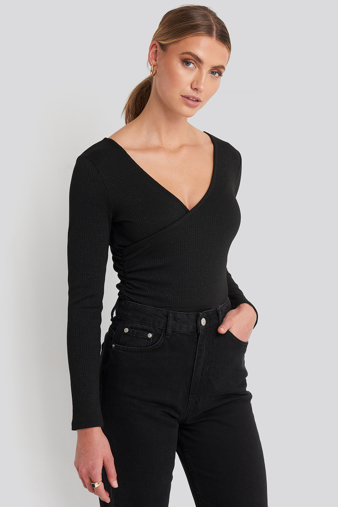 Ribbed Lurex Cross Over Bodysuit Noir | NA-KD