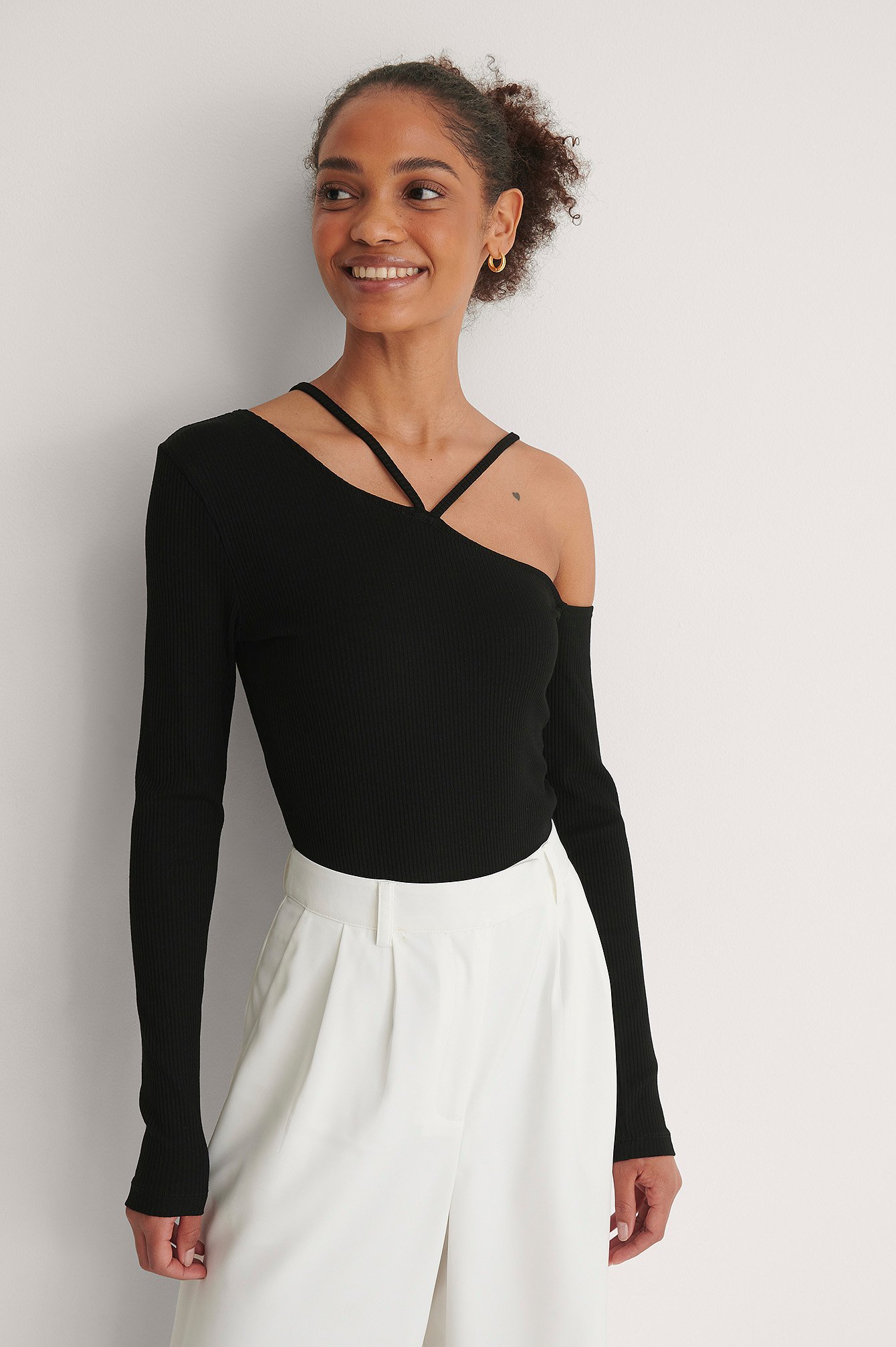 Geripptes Top Mit Trägerdetail Schwarz | na-kd.com