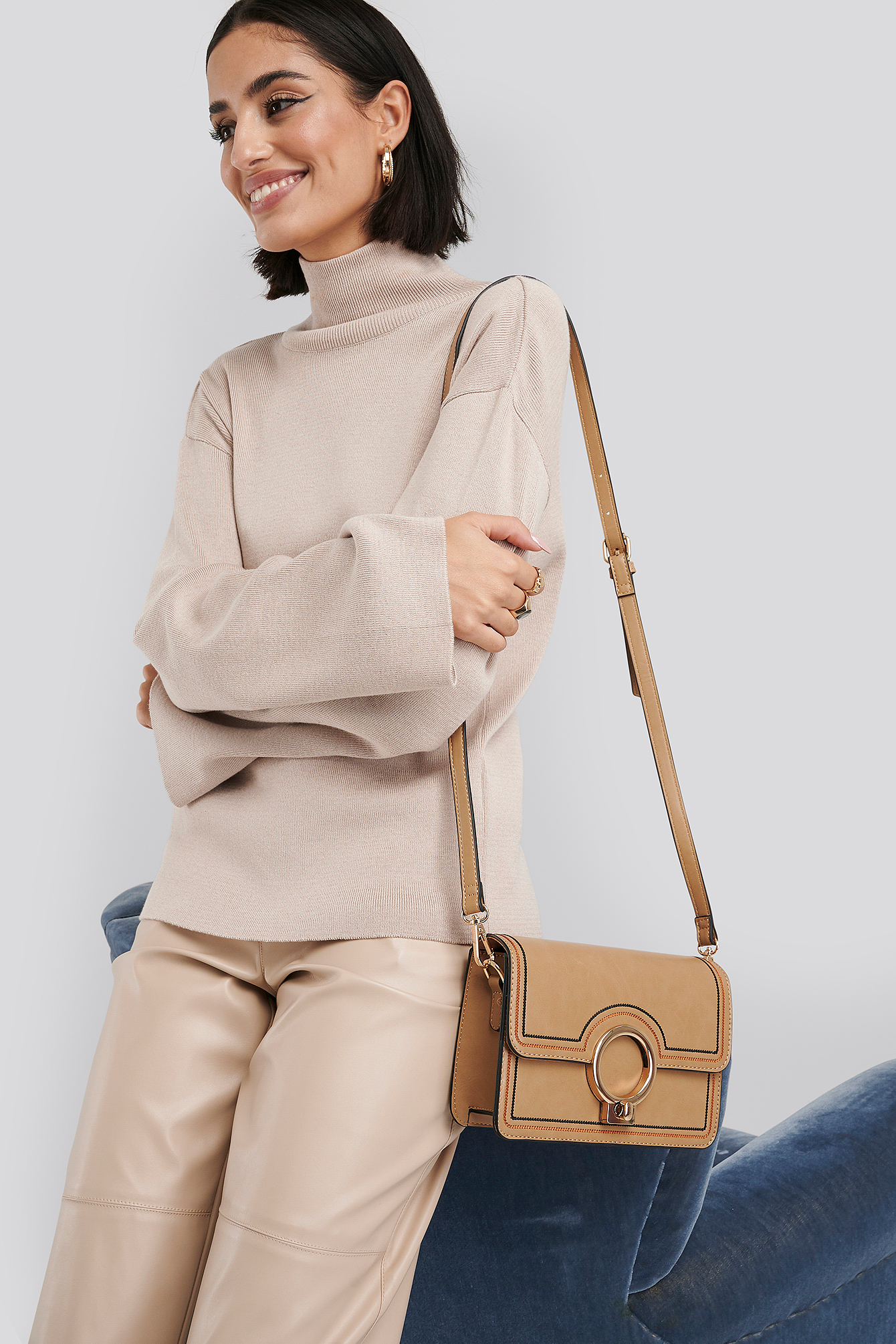 Ring Closure Crossbody Bag Braun | NA-KD