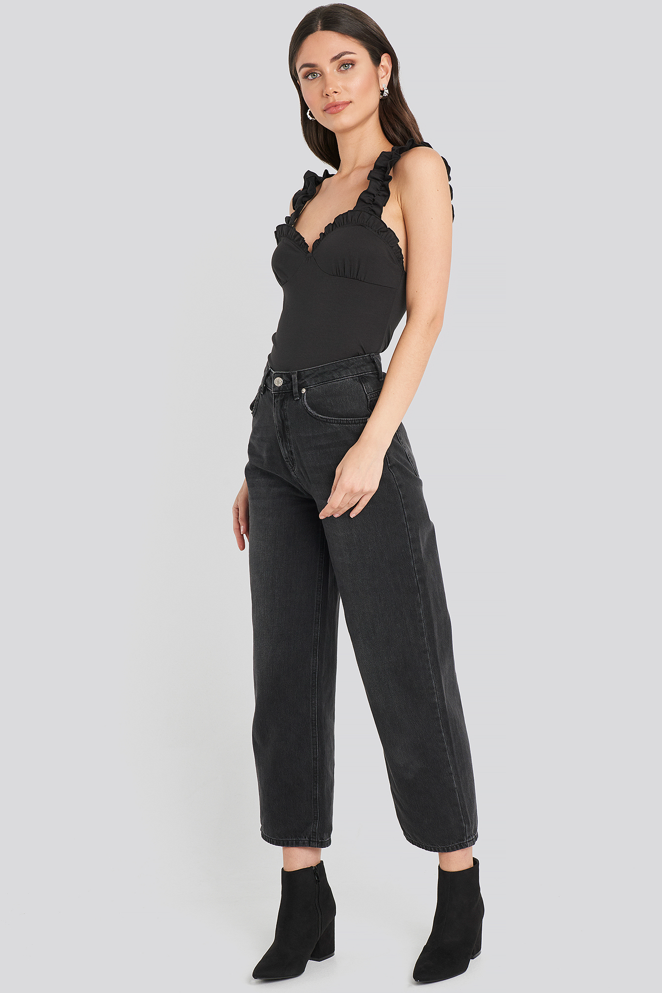 Ruffle Bust Detail Top Schwarz | na-kd.com