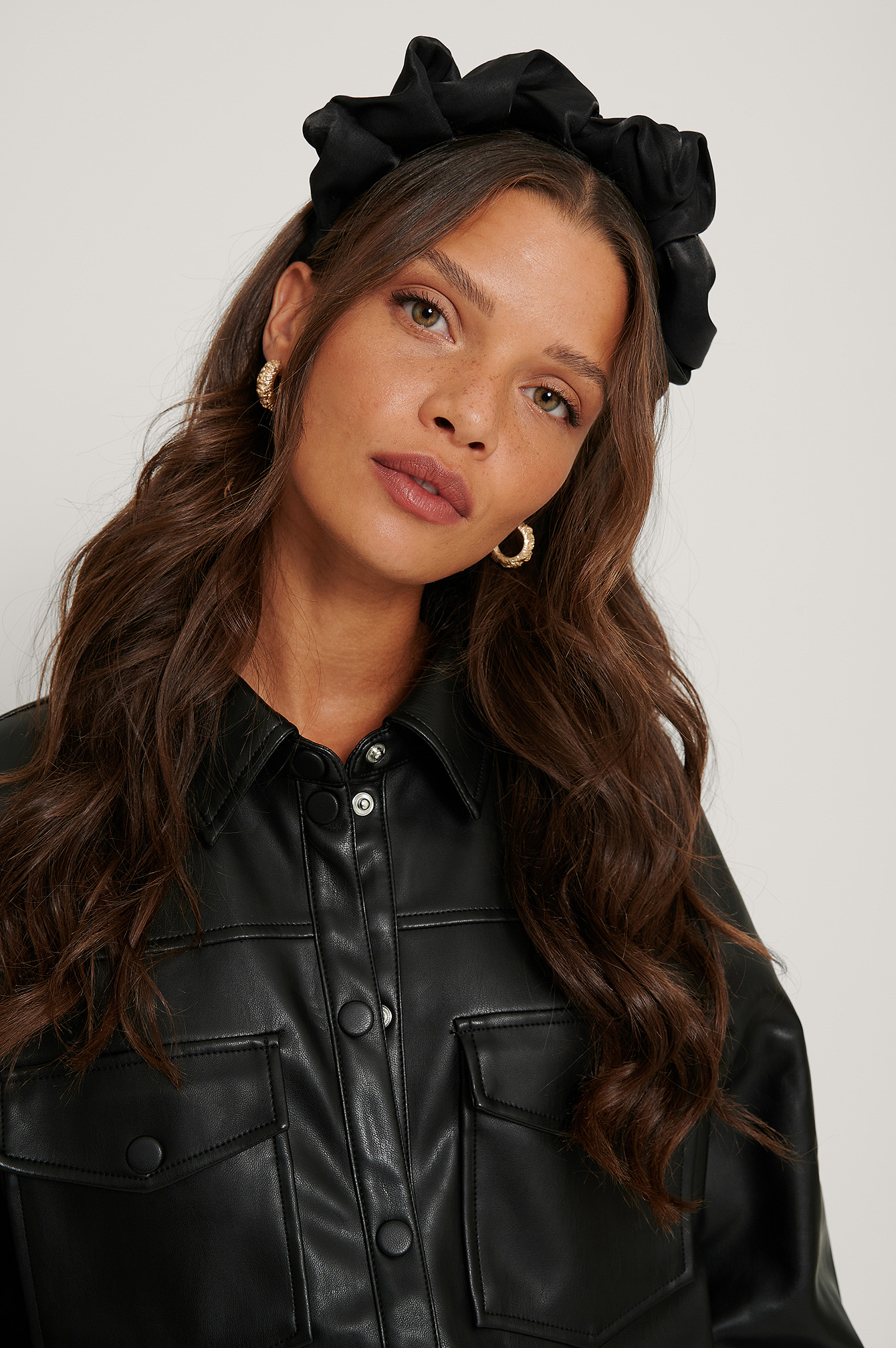 Ruffled Satin Hair Hoop Black | NA-KD