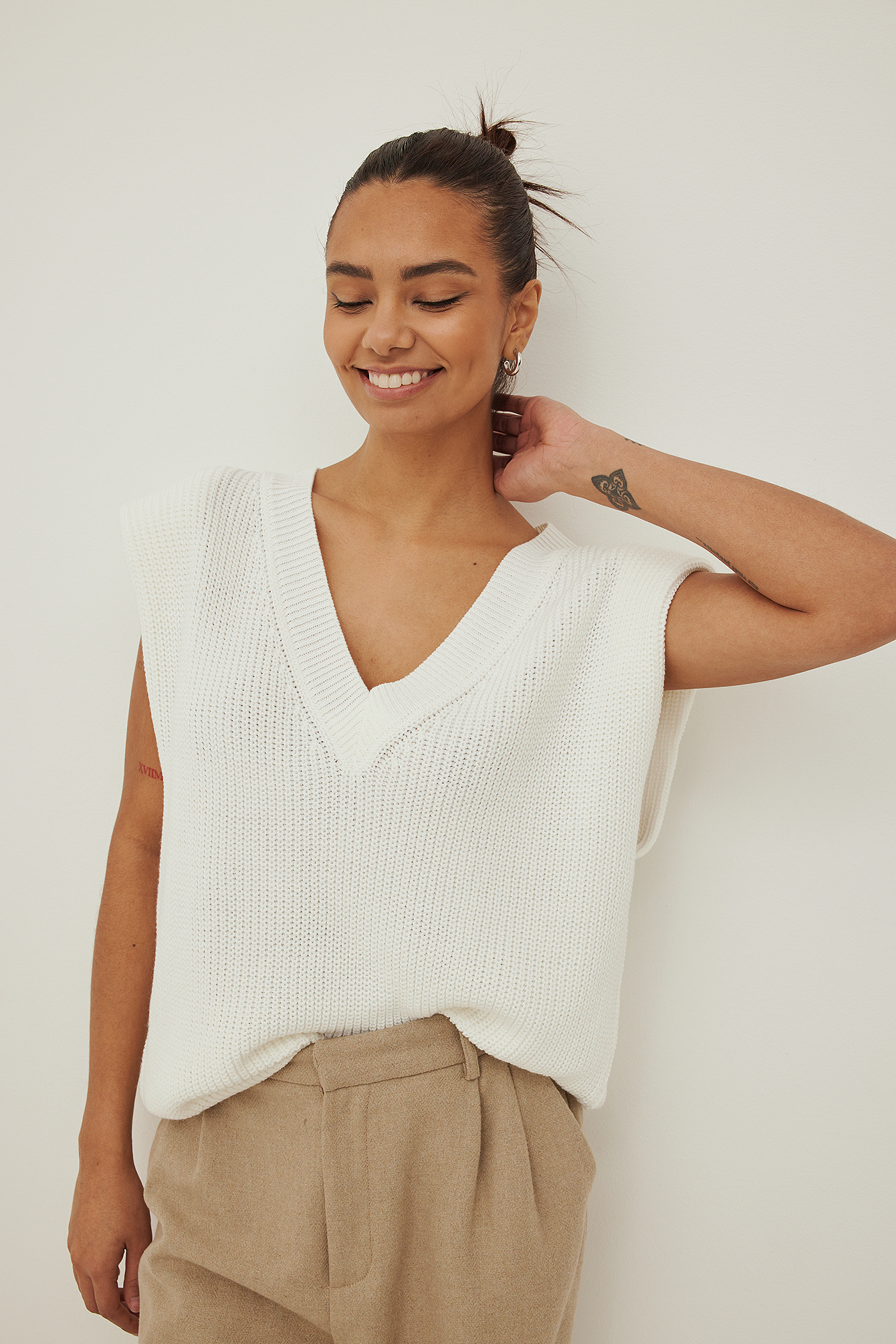 Sharp Shoulder Knitted Vest White | na-kd.com