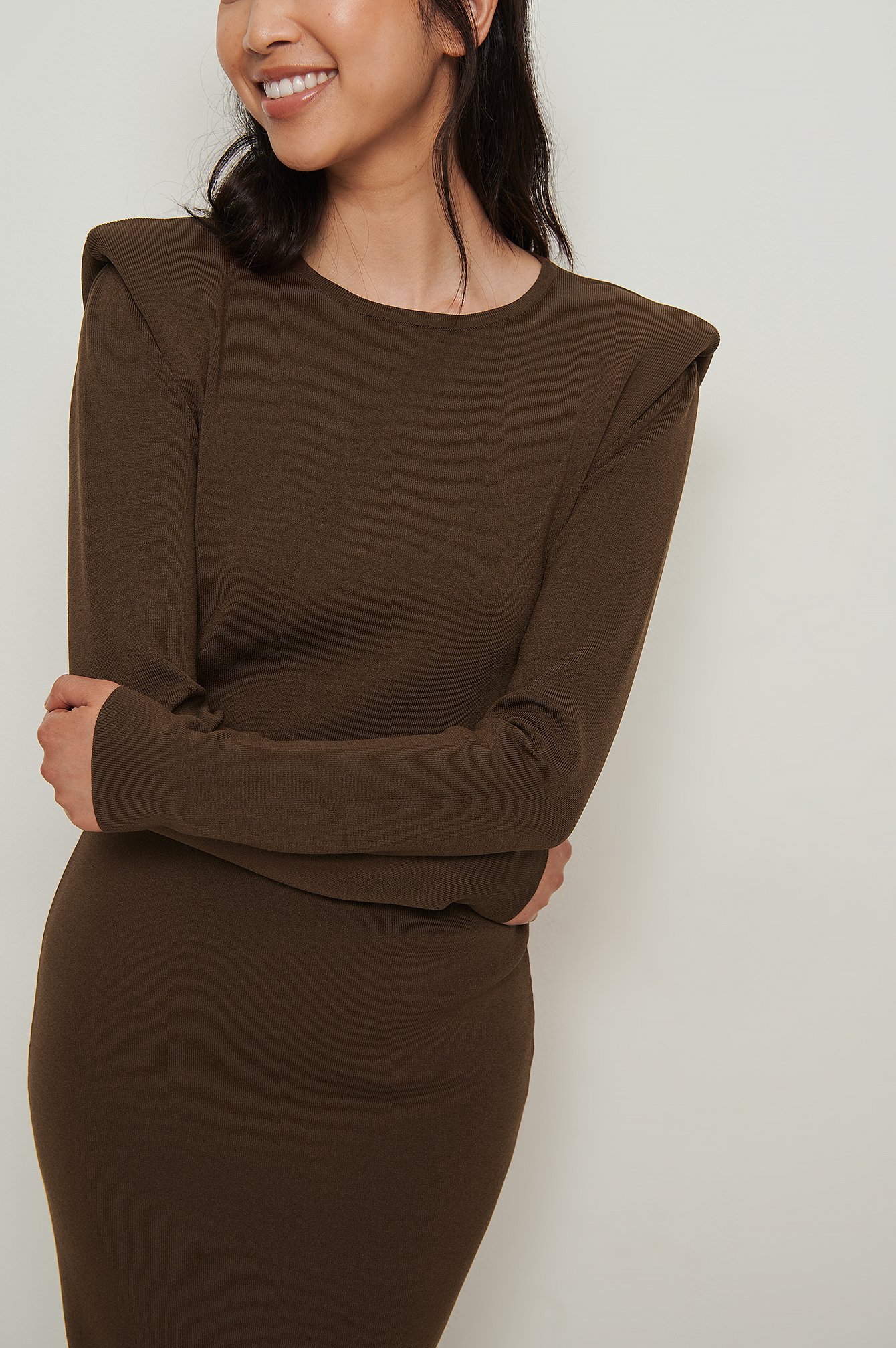 Sharp Shoulder Open Back knitted Dress Brown | na-kd.com