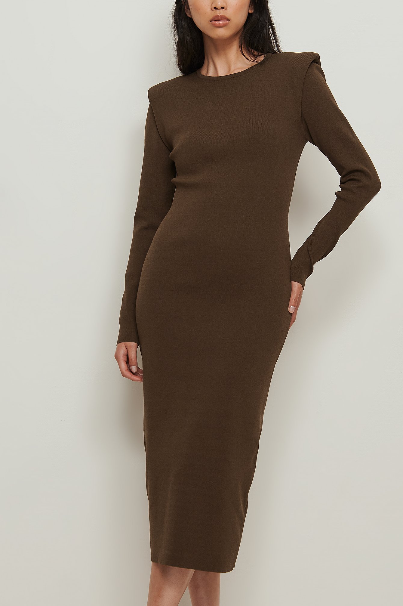 Sharp Shoulder Open Back knitted Dress Brown | na-kd.com