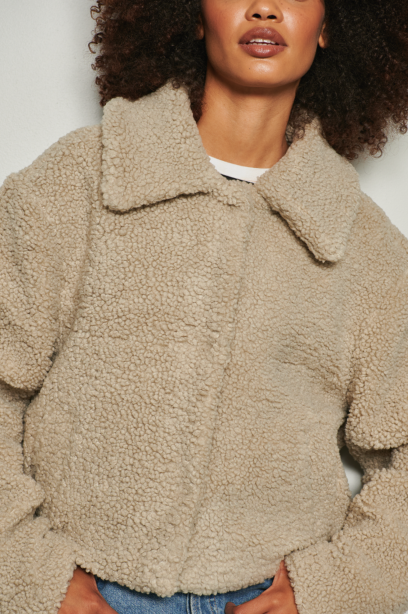 Short Fluffy Teddy Jacket Beige | na-kd.com