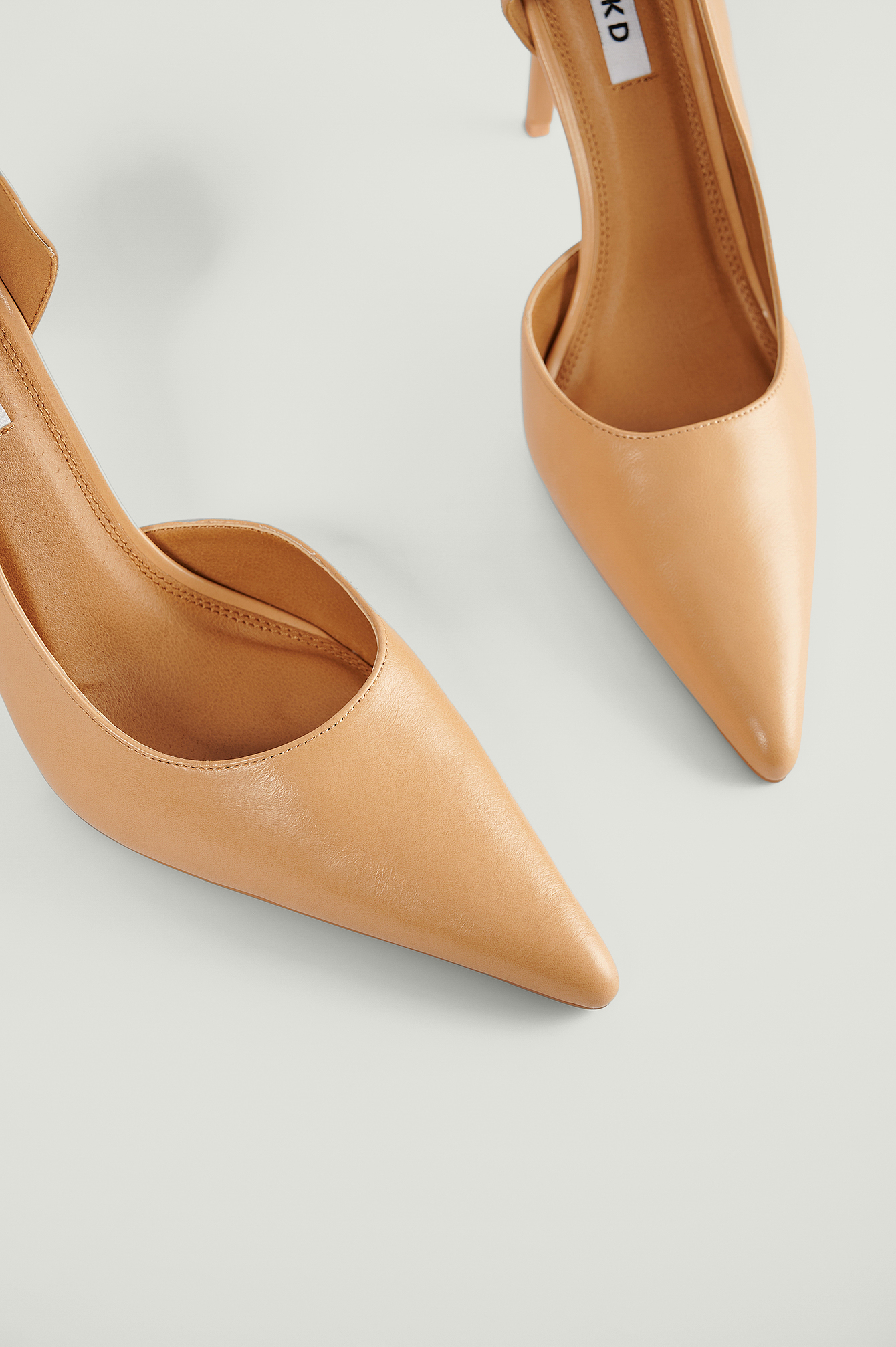 Schuhe Mit Absatz Und Side-Cut Beige | na-kd.com